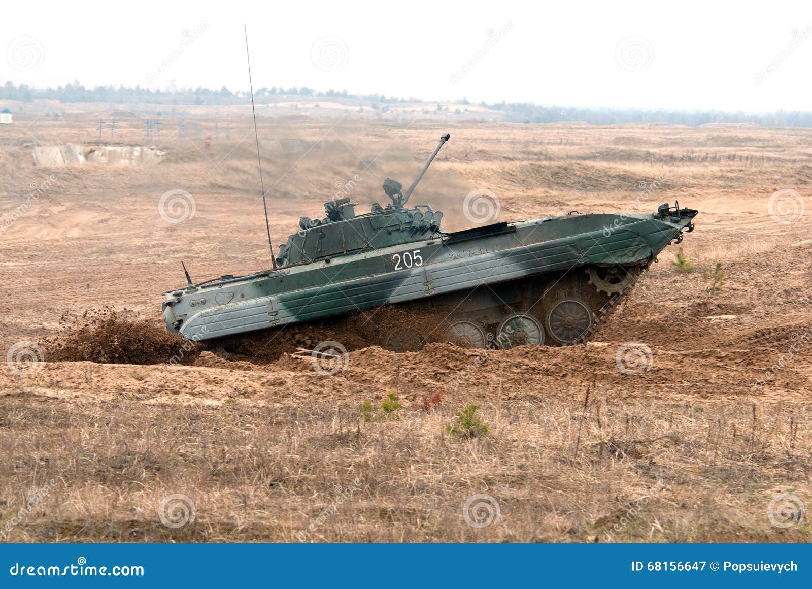 Movimentos do AFV BMP-2 fotografia editorial. Imagem de despedimento ...