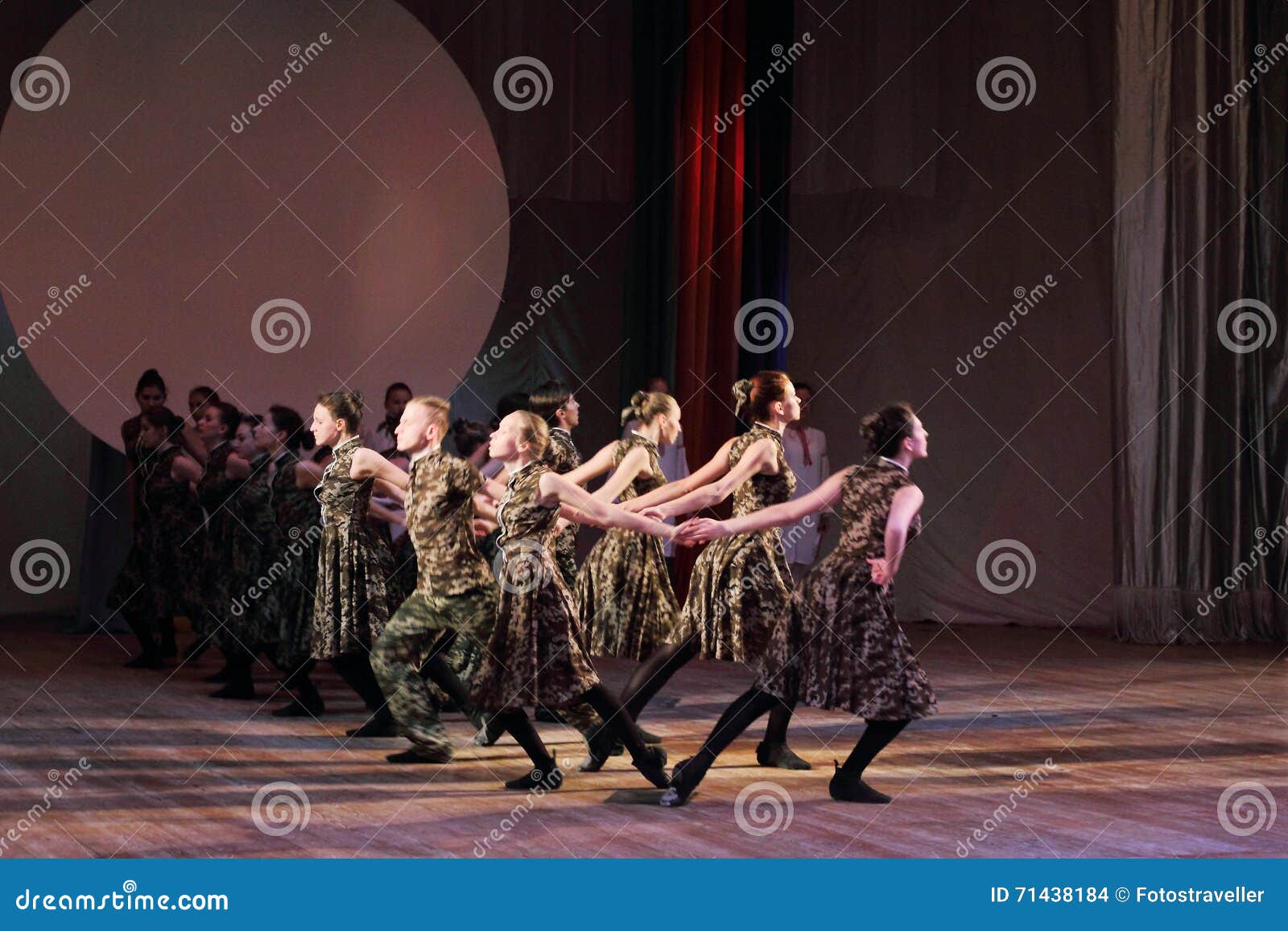 Movimientos Rítmicos De La Danza Imagen de archivo editorial - Imagen ...