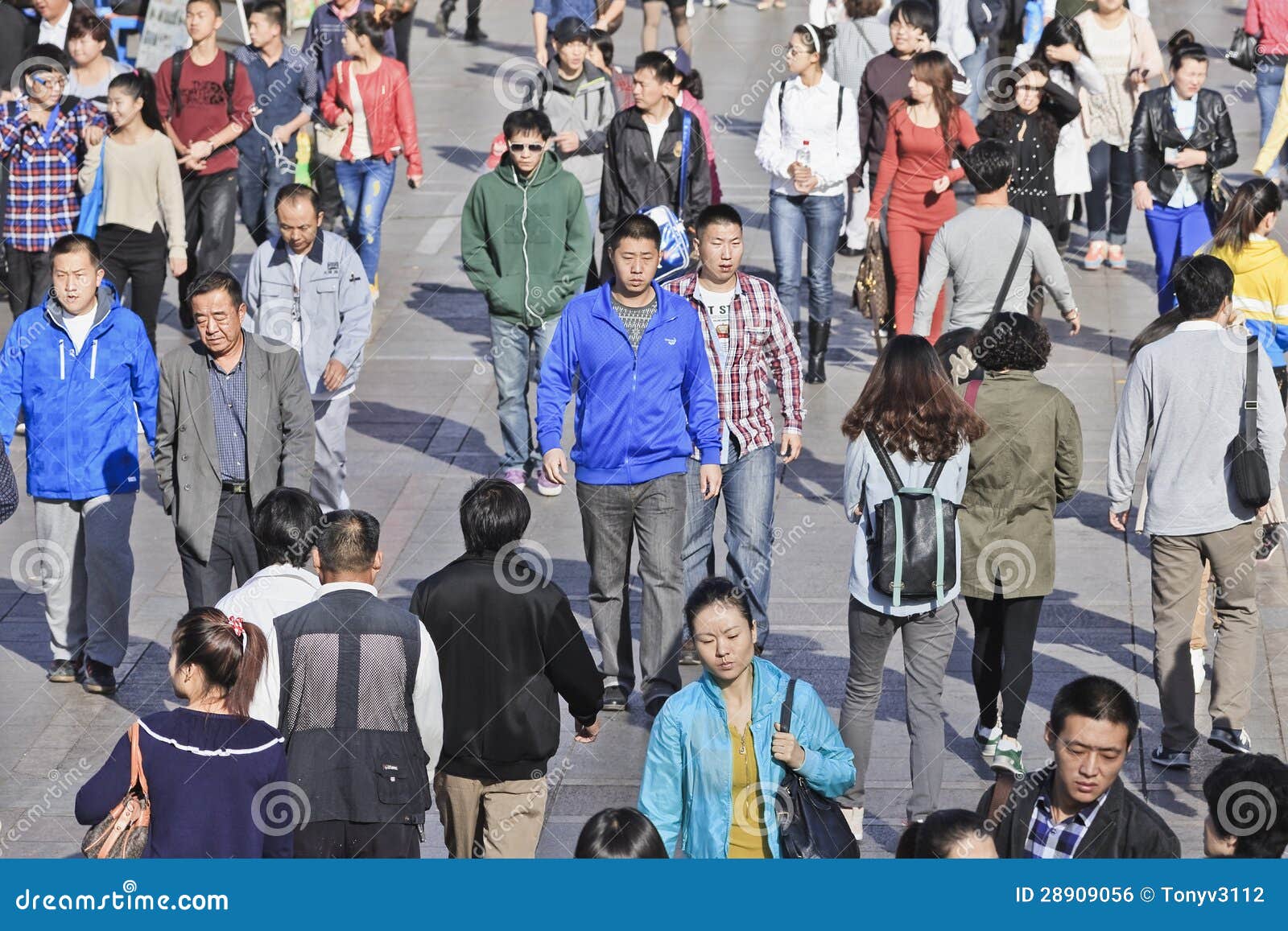 Moving Crowd in Dalian, China Editorial Photo - Image of oriental ...