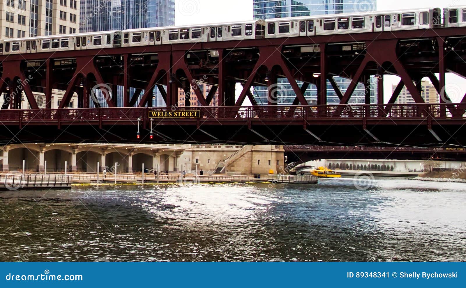 Moving Elevated El Train, Part of Chicago`s Iconic Transit System ...
