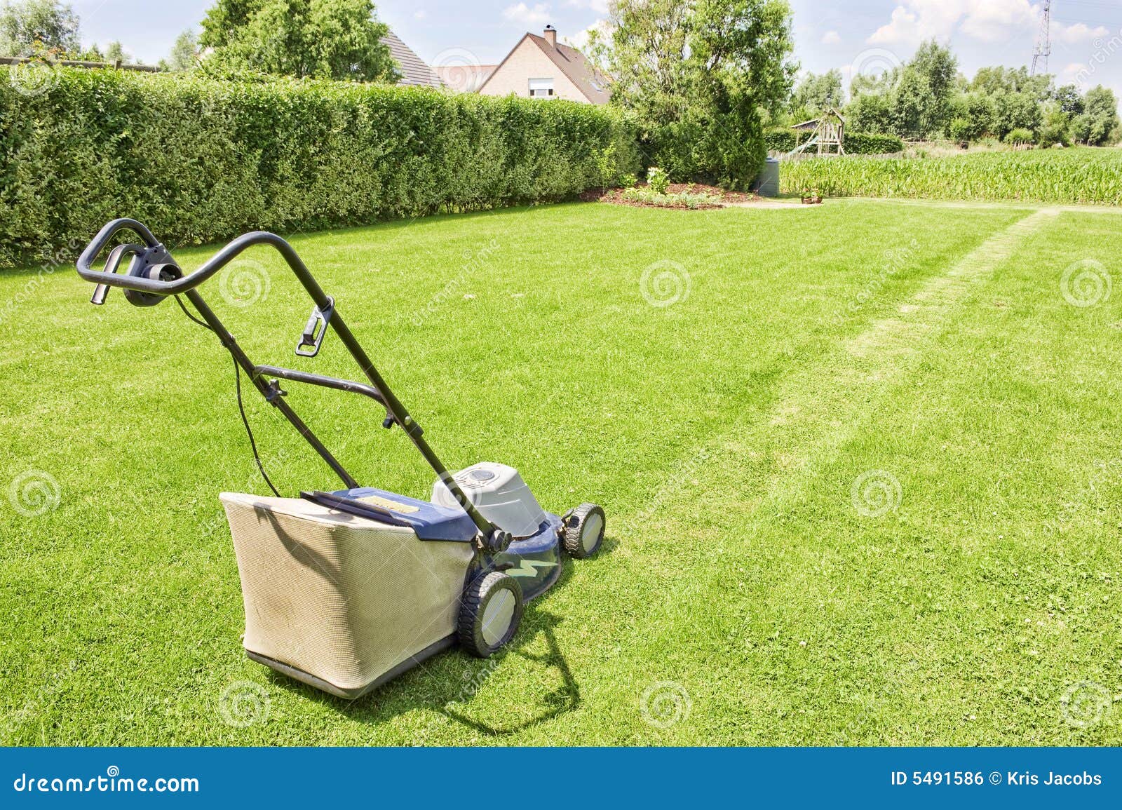Gras Lawn Mowing Photos - Free & Royalty-Free Stock Photos from Dreamstime