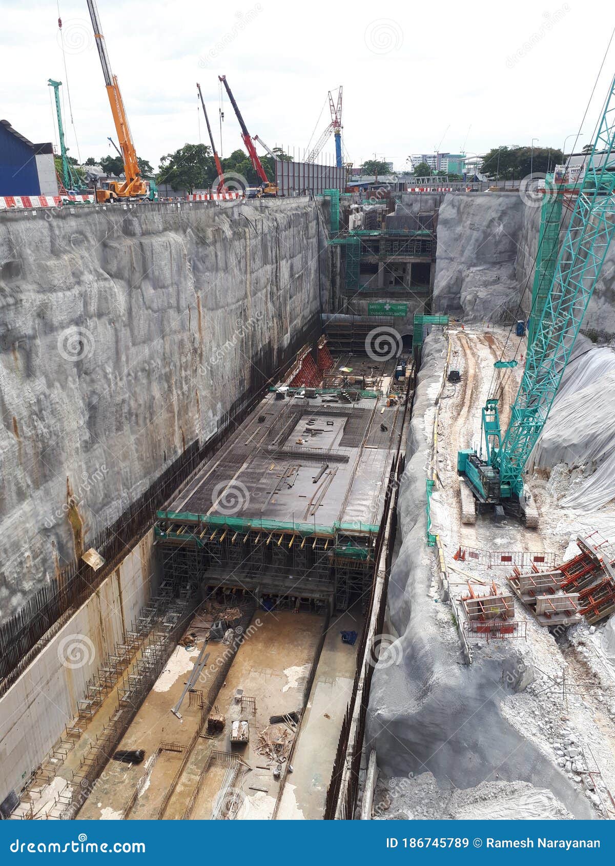 MRT Underground Construction Site Editorial Stock Image - Image of ...