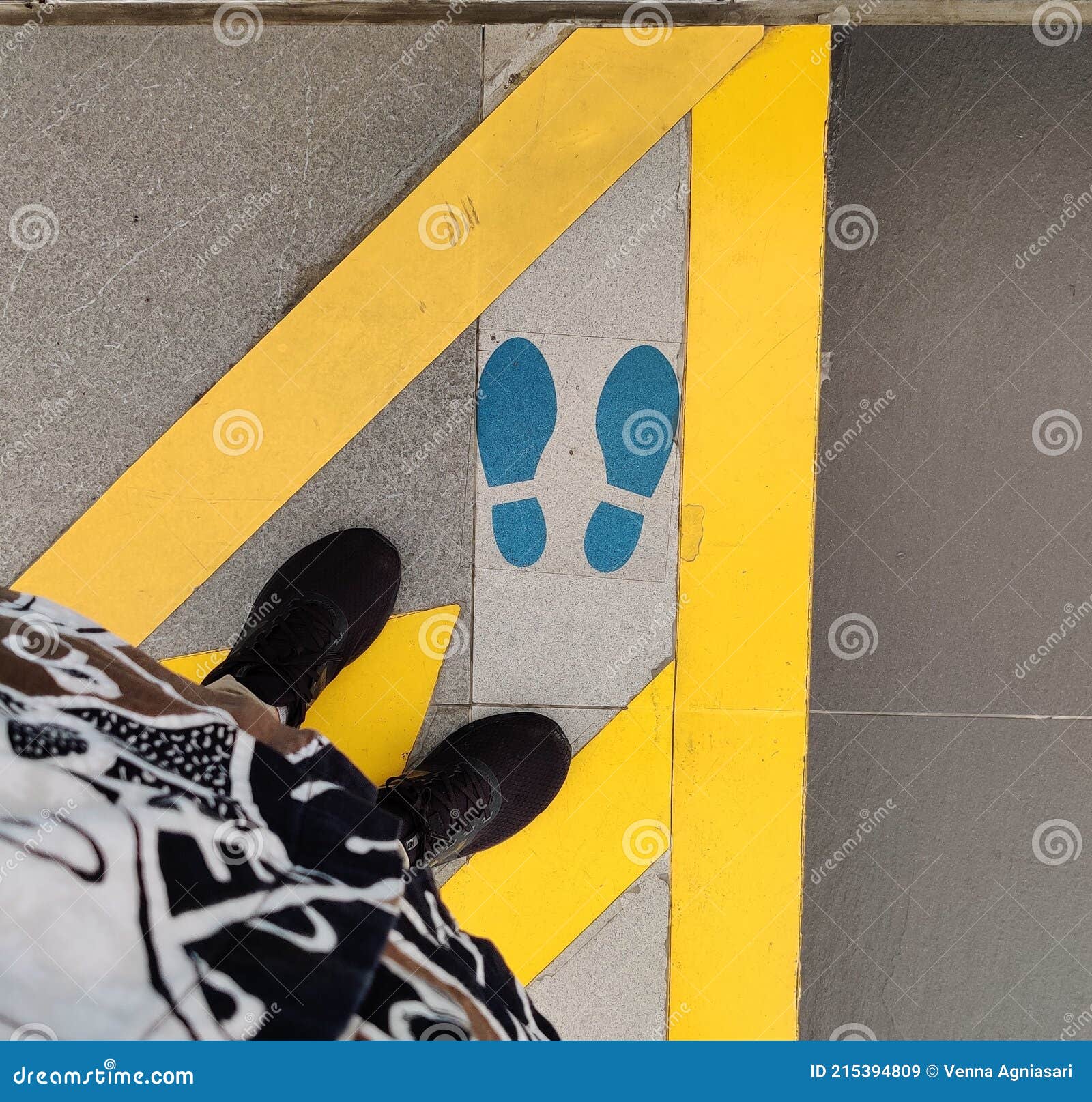 Mrt Line Art Stock Illustrations – 52 Mrt Line Art Stock Illustrations ...