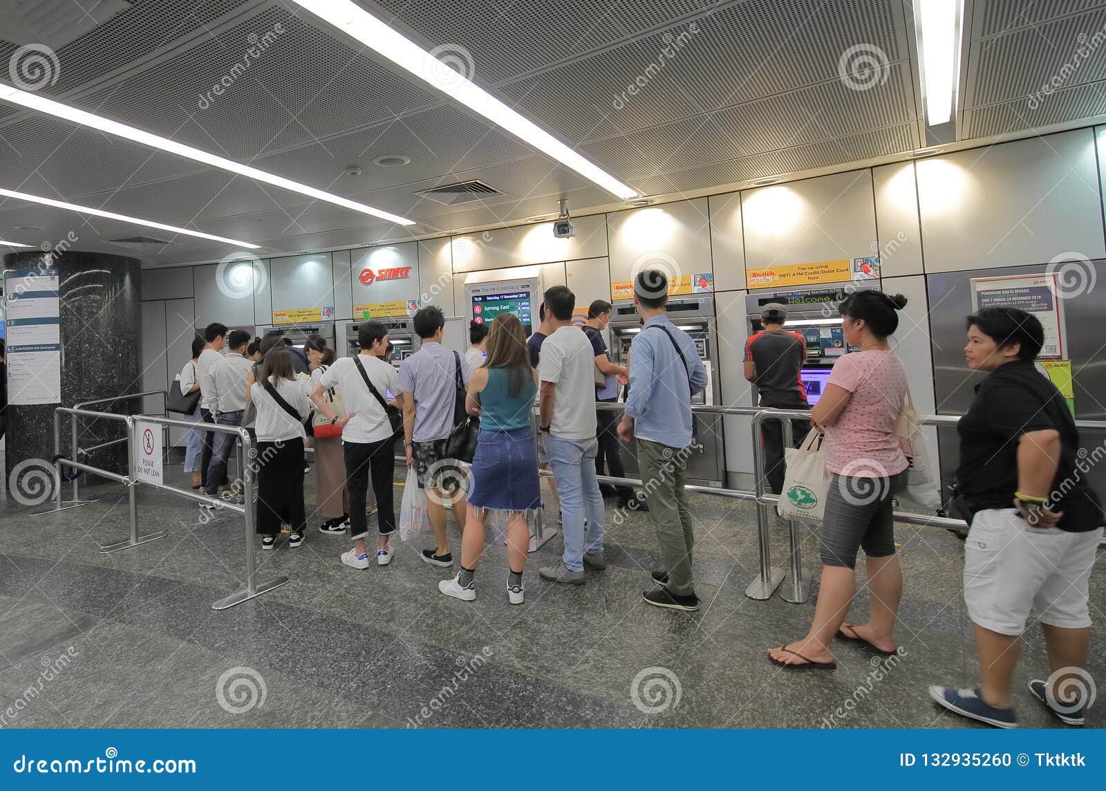 MRT Singapore subway train editorial image. Image of subway - 132935260