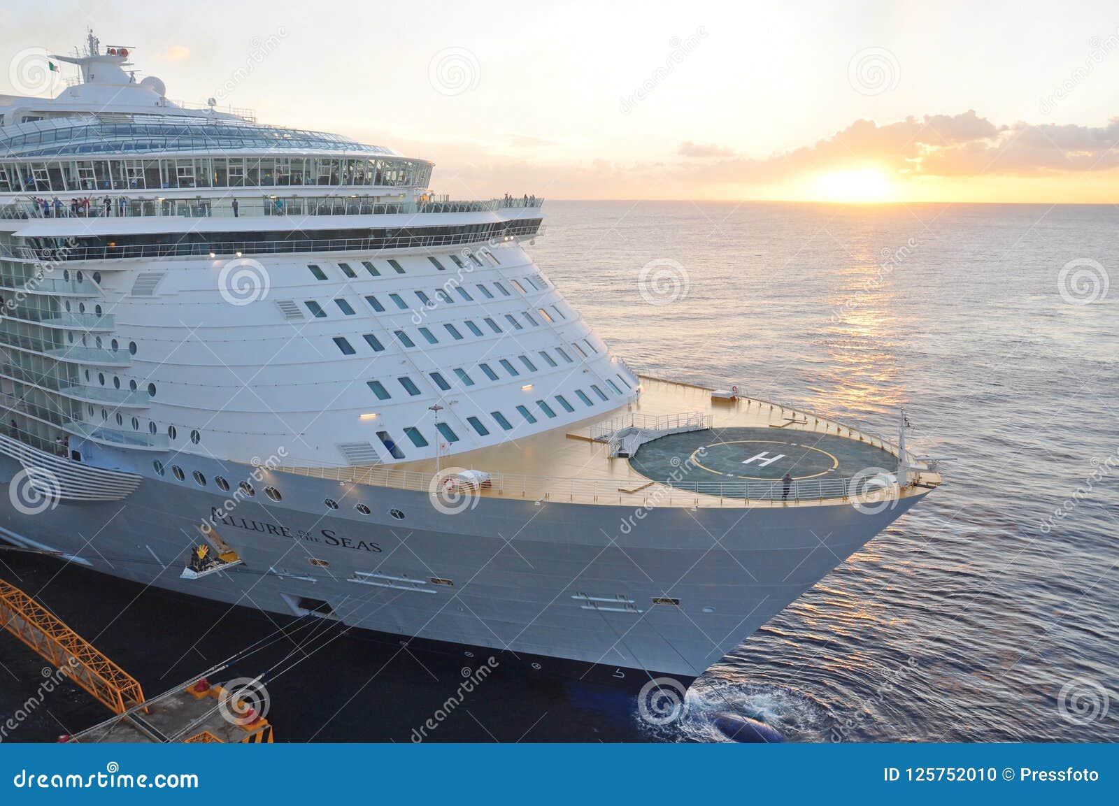 Ms Allure de los mares imagen editorial. Imagen de nublado - 125752010