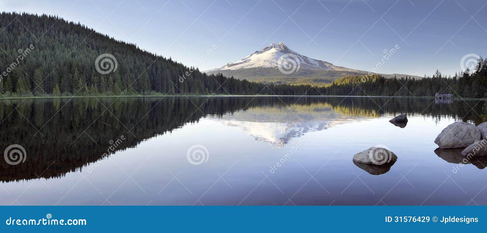 Mt Hood Reflection En Panorama Del Lago Trillium Imagen de archivo ...