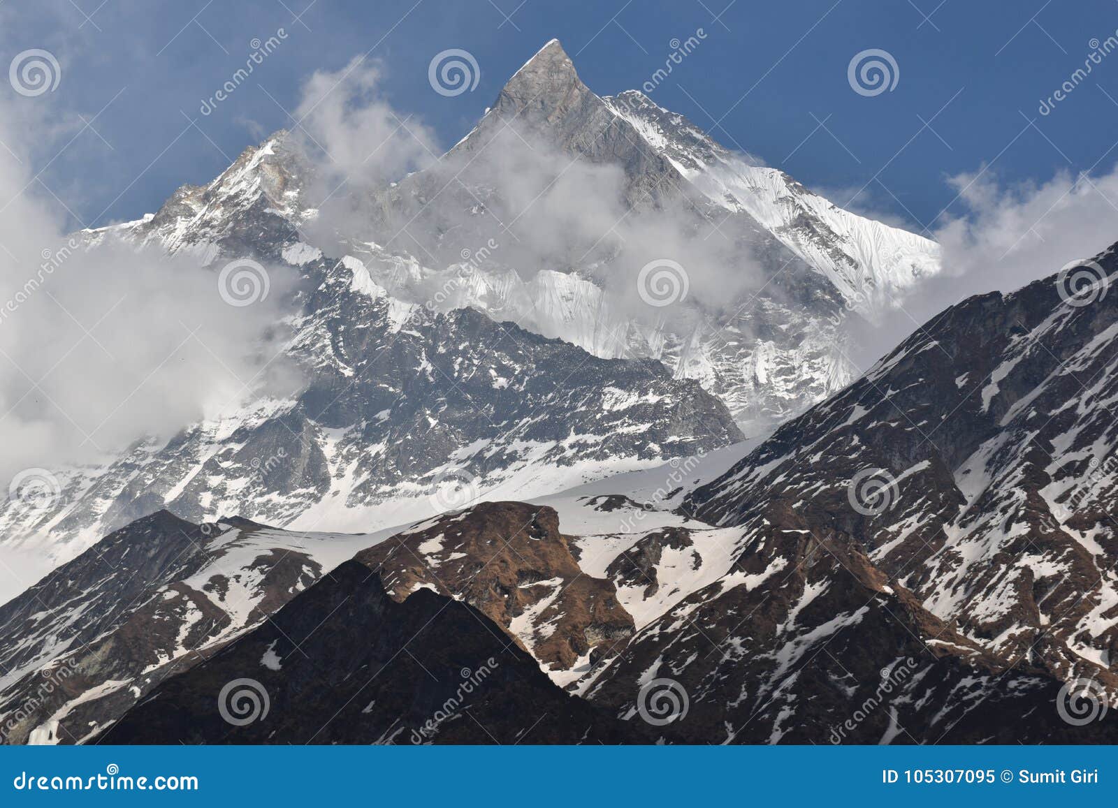 Mt Machhapuchre image stock. Image of derrière, annapurnas - 105307095