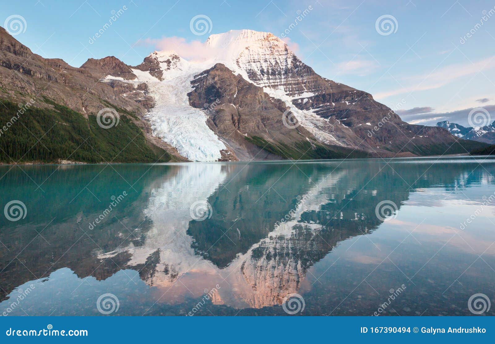 Mt Robson stock photo. Image of hiking, british, berg - 167390494