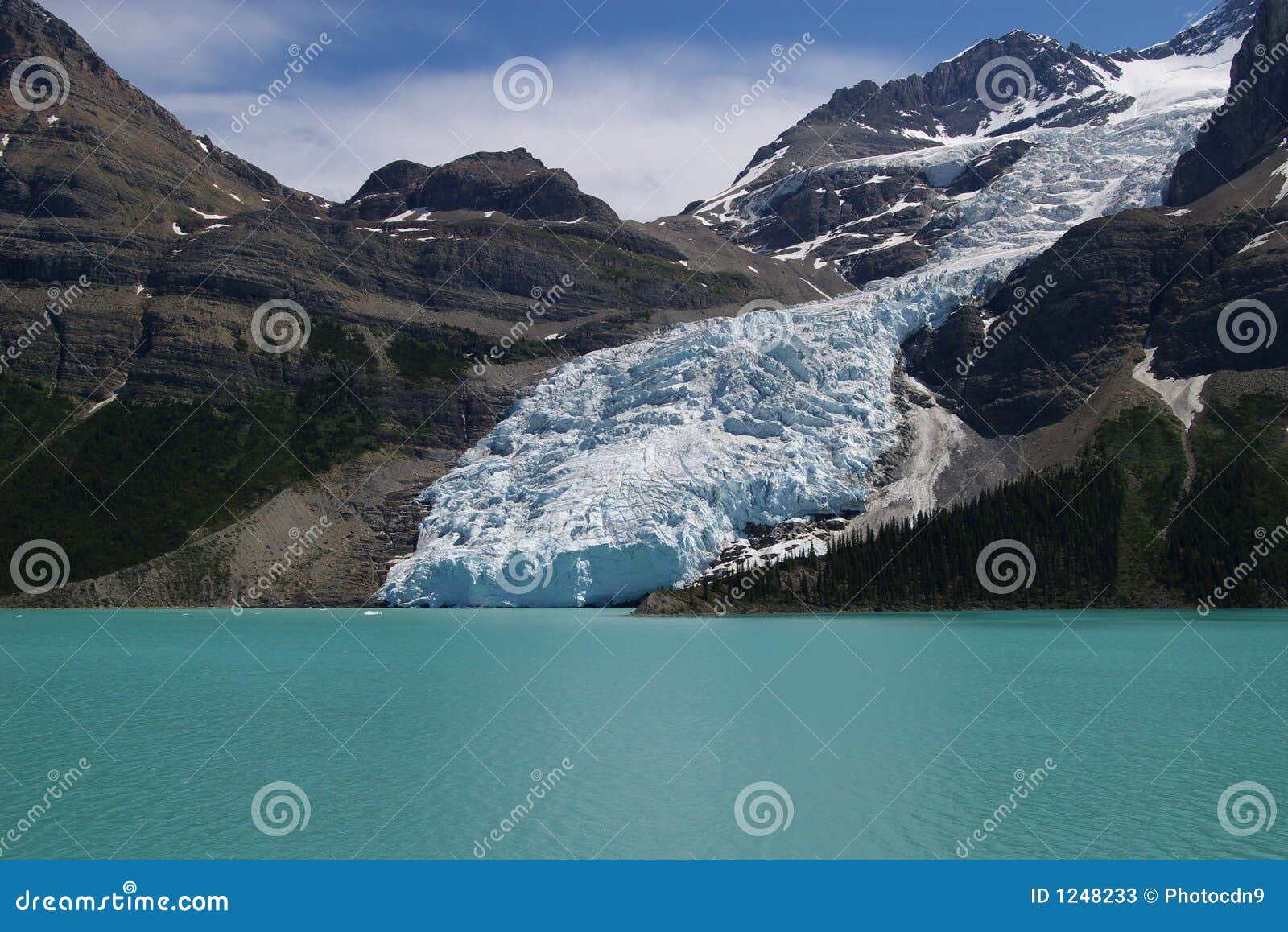 Mt. Robson and Berg Lake stock image. Image of british - 1248233