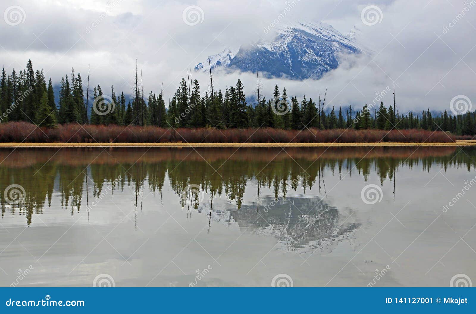 Mt Rundle in clouds stock image. Image of alberta, park - 141127001