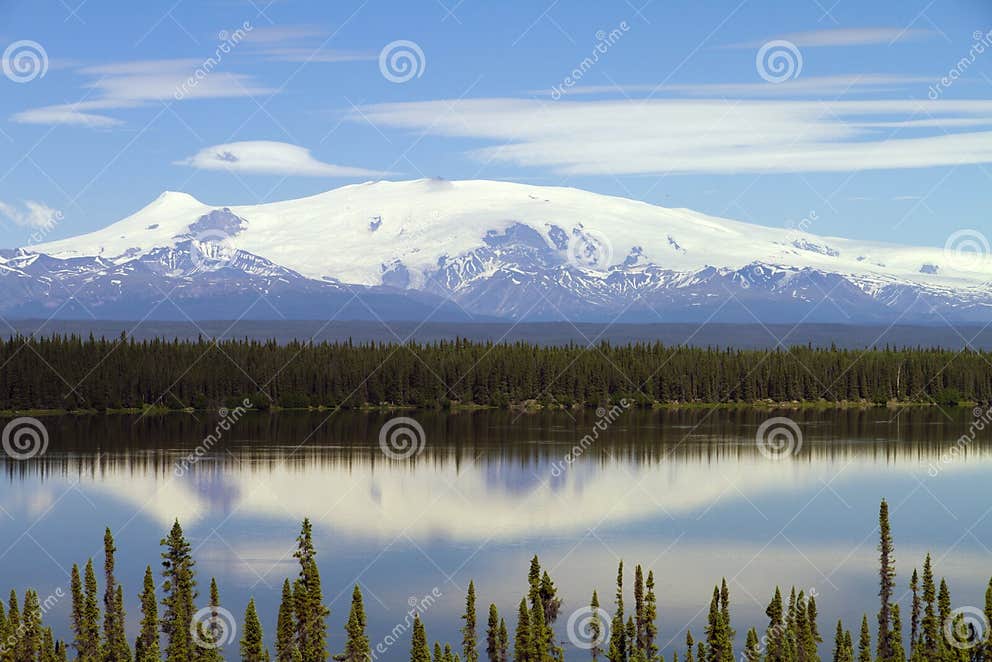 Mt Wrangell stockbild. Bild von alaska, landschaft, wasser - 32183599
