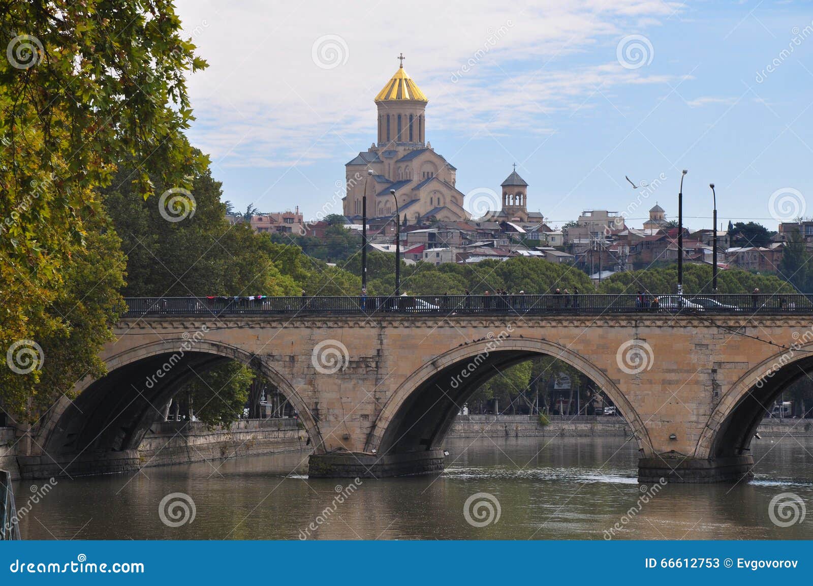 Mtkvari River and the Holy Trinity Cathedral of Tbilisi, Georgia Stock ...