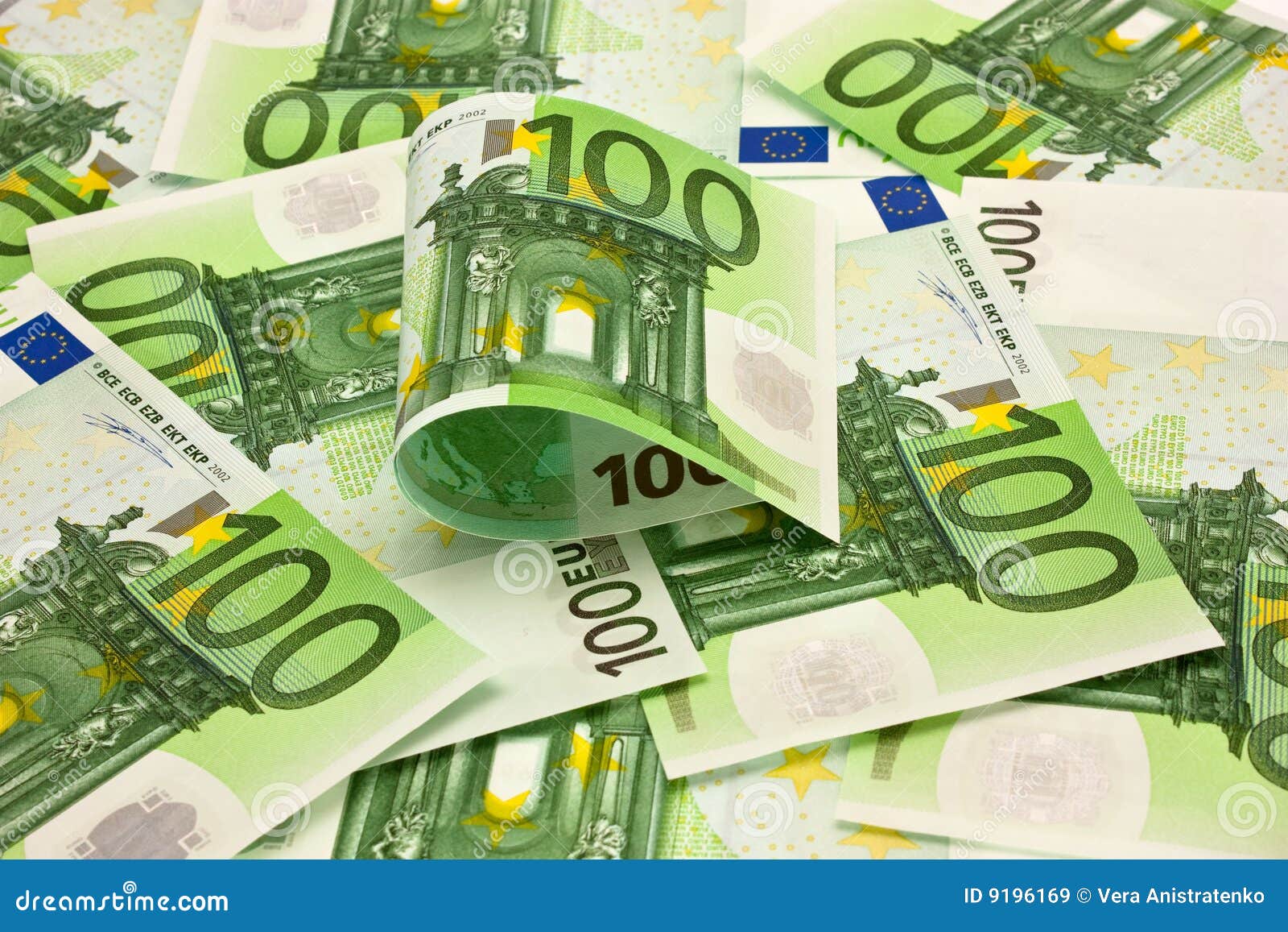 Mucchio Dell'euro Dei Soldi 100 Immagine Stock - Immagine di euro ...