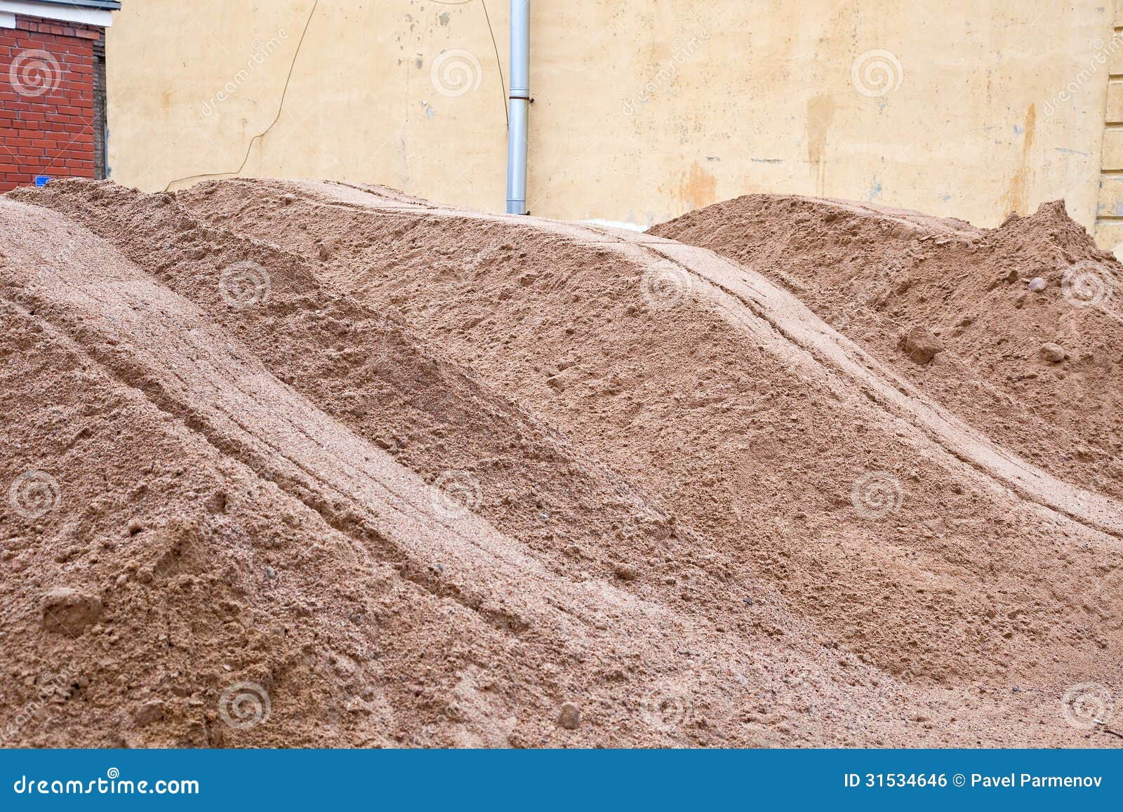 Mucchio della sabbia fotografia stock. Immagine di mucchio - 31534646