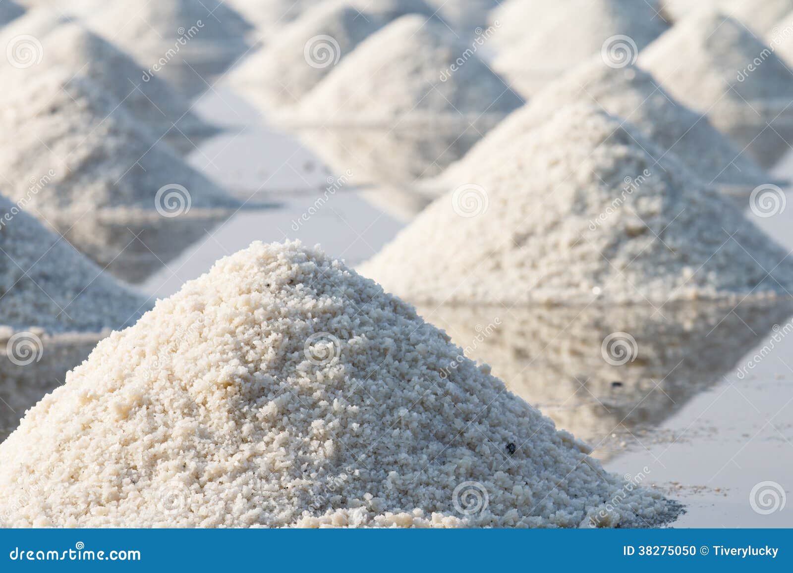 Mucchio di sale marino fotografia stock. Immagine di miniera - 38275050