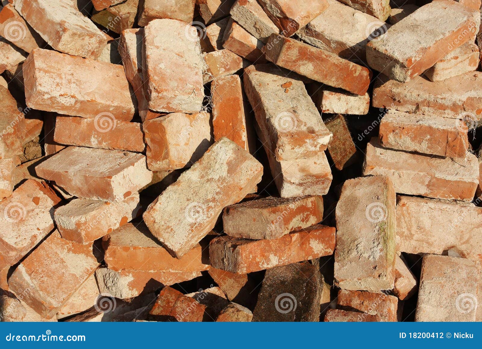 Mucchio di vecchi mattoni fotografia stock. Immagine di lustro - 18200412