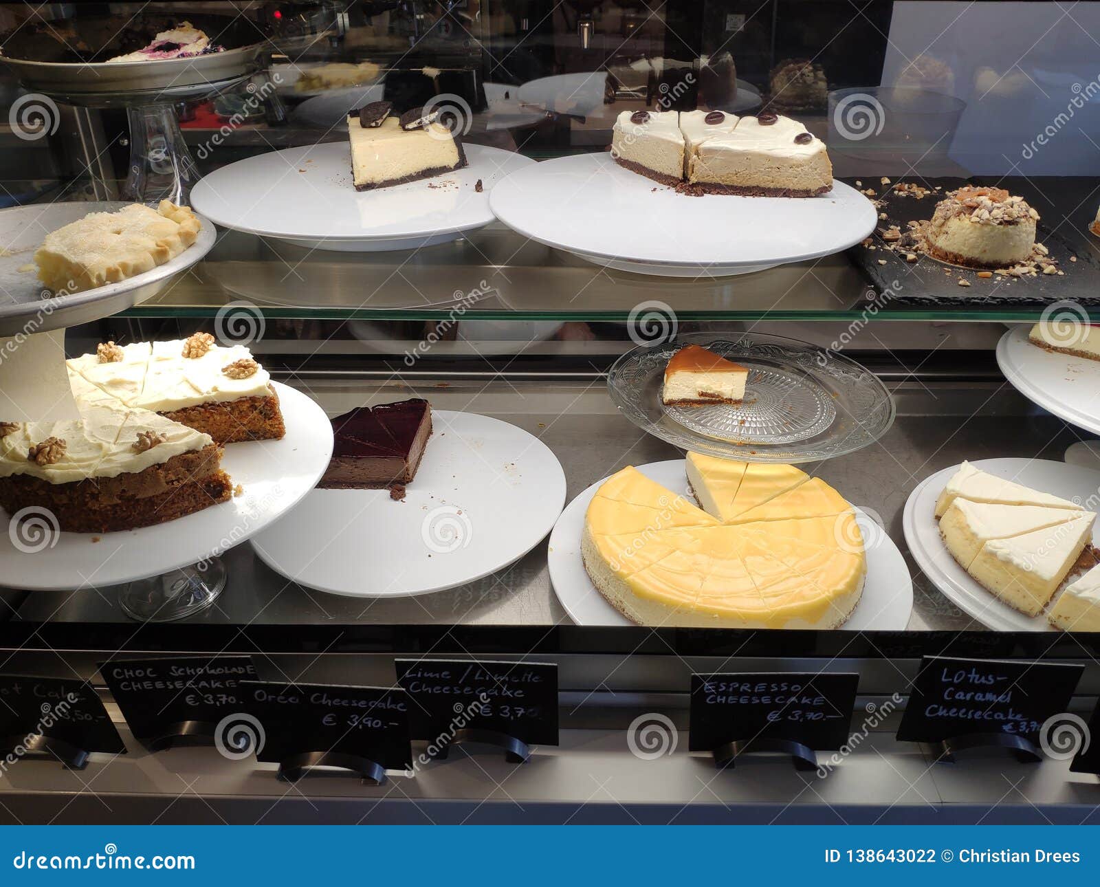 So much cake editorial photography. Image of pastry - 138643022