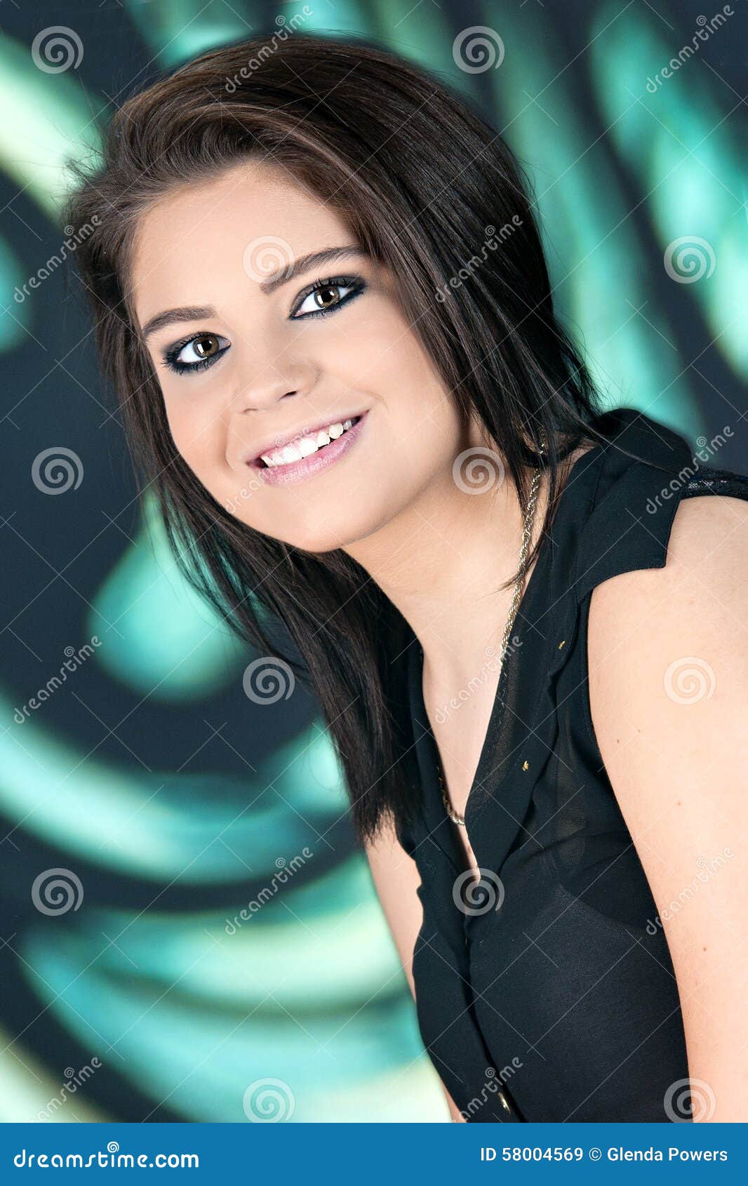 Muchacha Adolescente Hermosa Imagen de archivo - Imagen de sonrisa ...