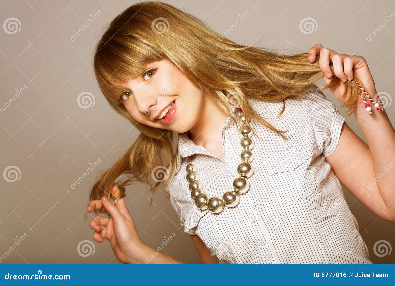 Muchacha Adolescente Inocente Foto de archivo - Imagen de rubio, manera ...