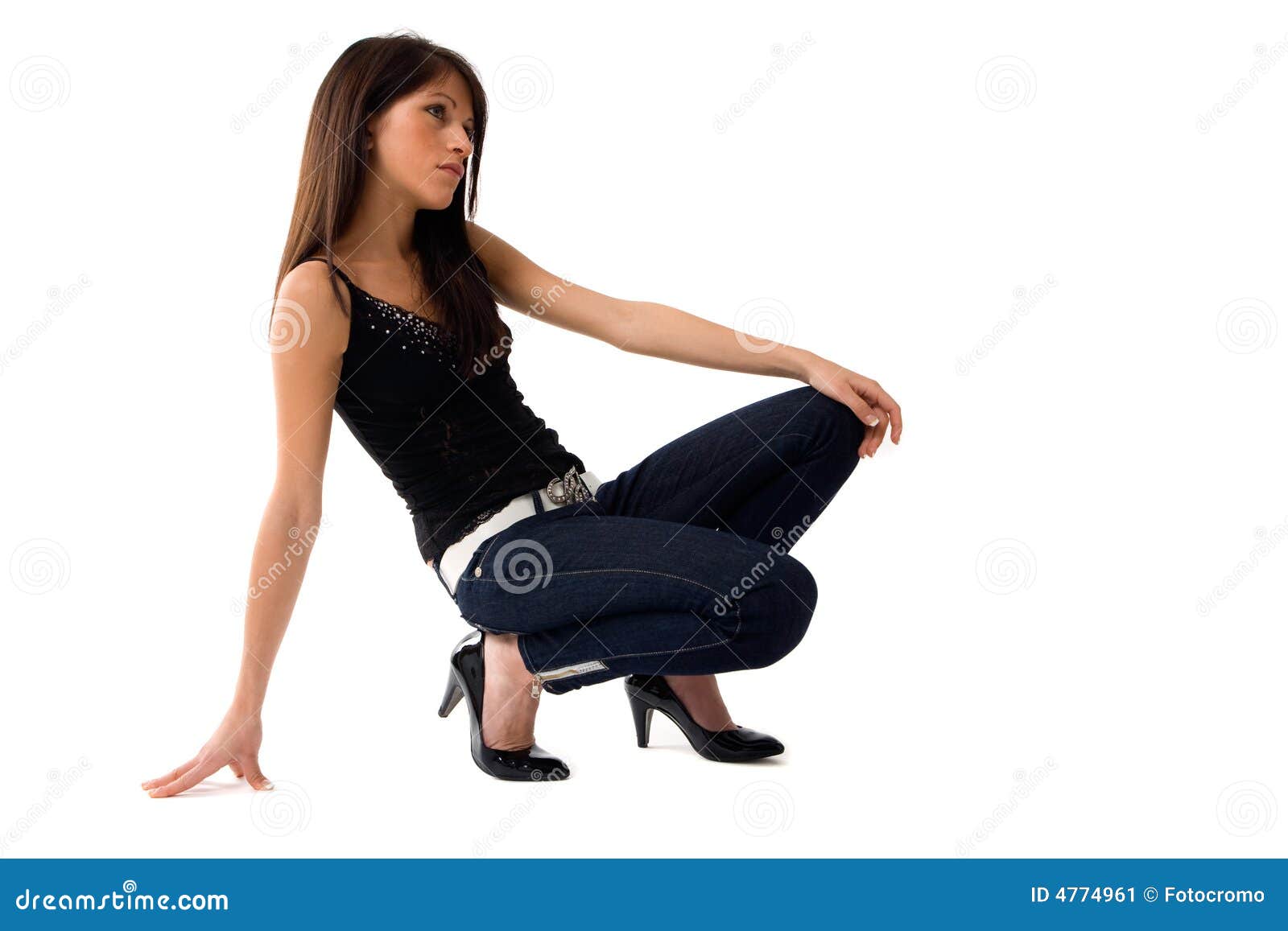 Muchacha agachada imagen de archivo. Imagen de salud, morena - 4774961