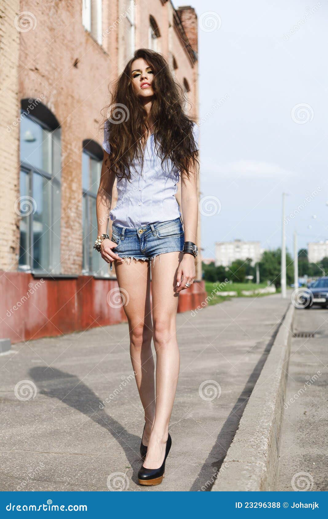 Muchacha bonita foto de archivo. Imagen de cielo, mirada - 23296388