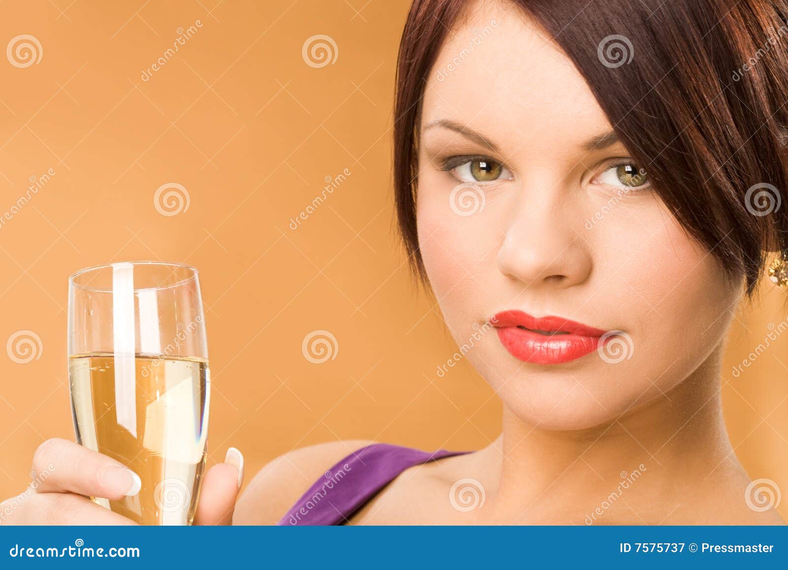 Muchacha bonita imagen de archivo. Imagen de lifestyle - 7575737