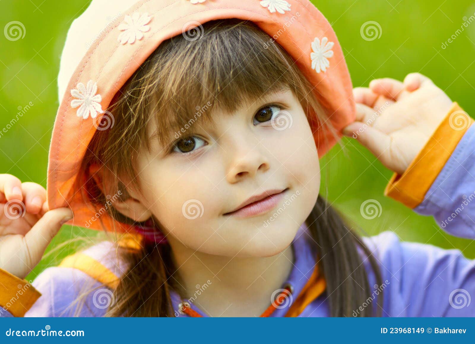Muchacha Bonita En Un Sombrero Imagen de archivo - Imagen de morena ...