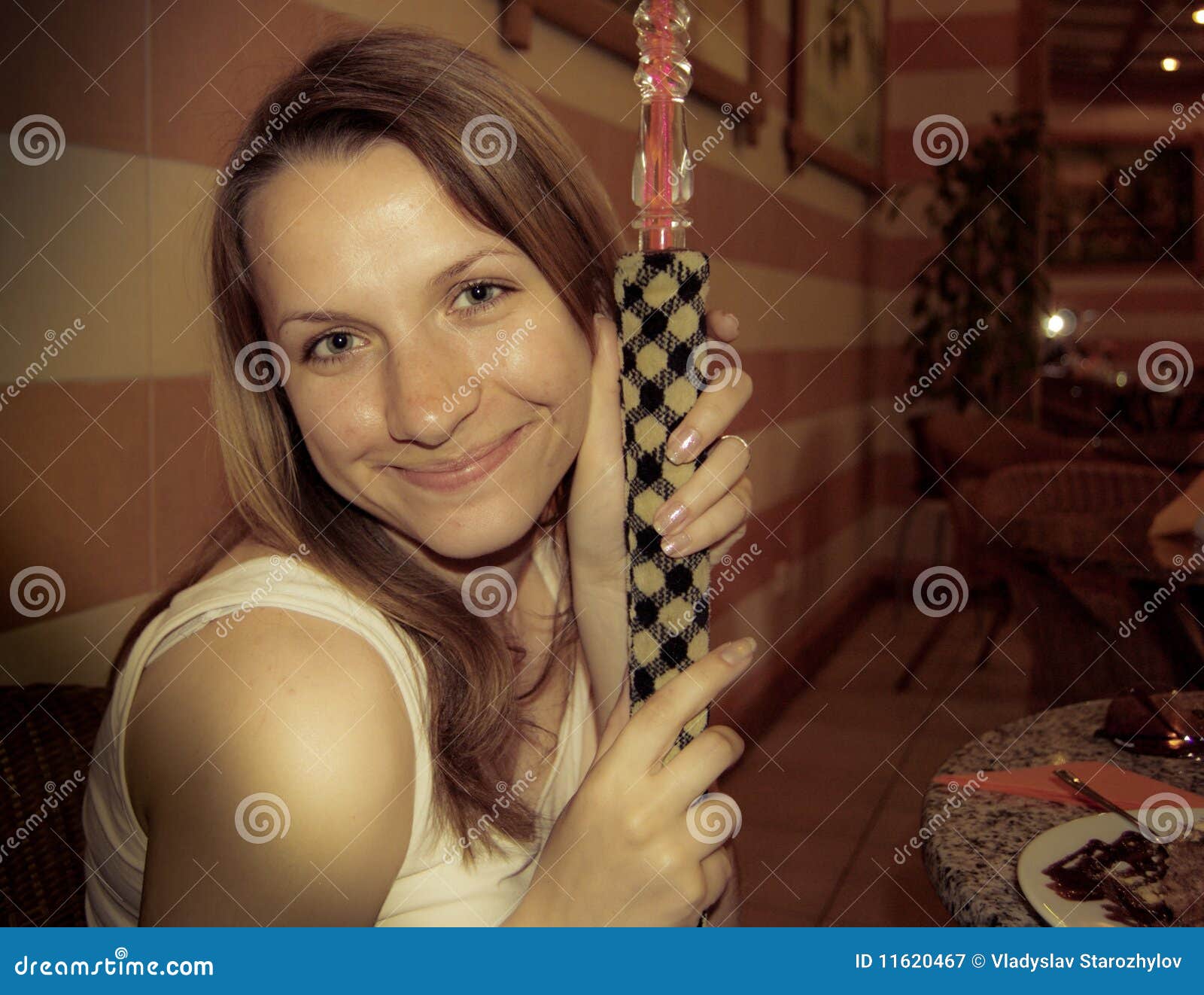 Muchacha con un hooka imagen de archivo. Imagen de ocio - 11620467