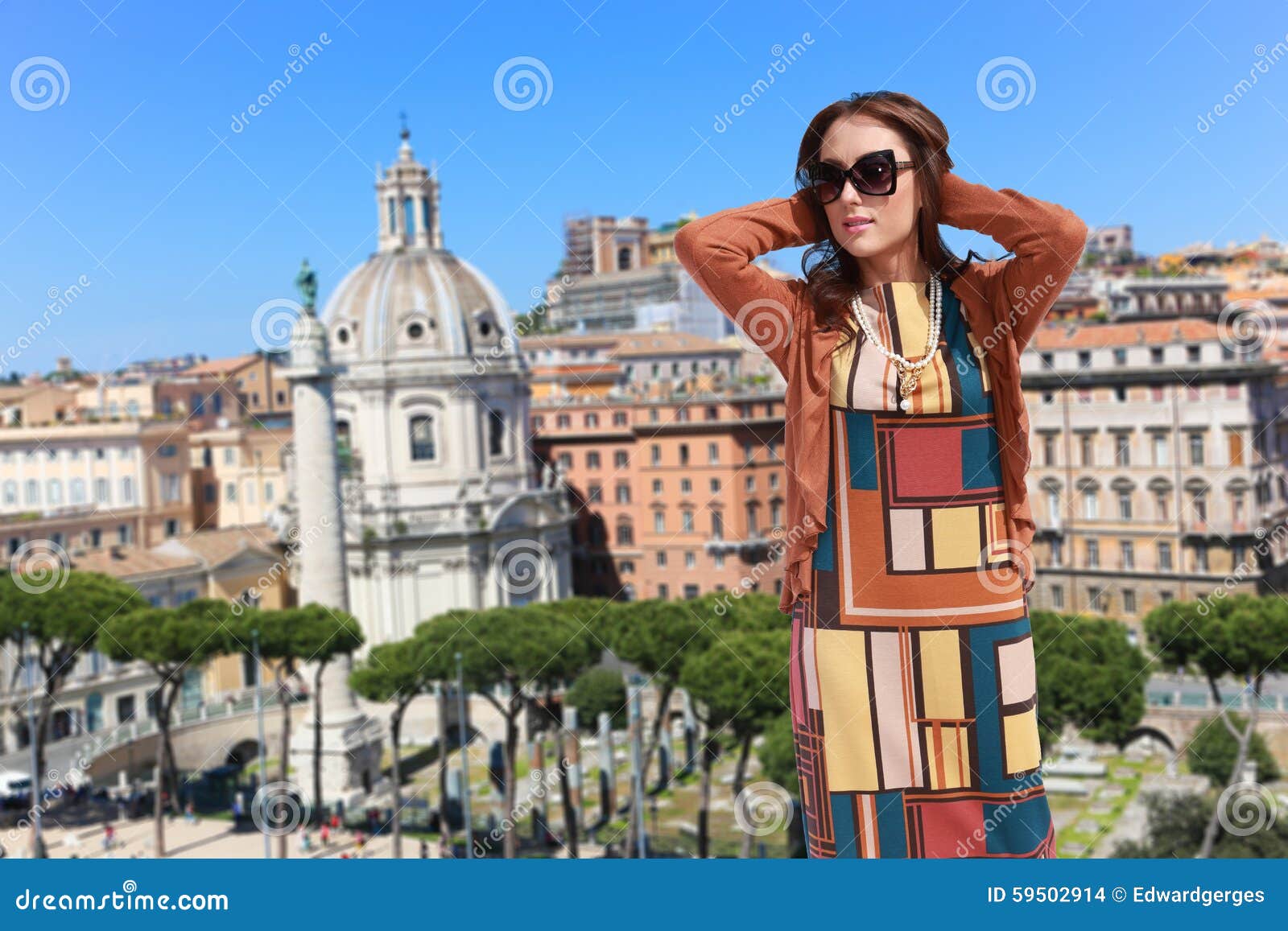 Muchacha De La Moda En Roma Foto de archivo - Imagen de lifestyle ...