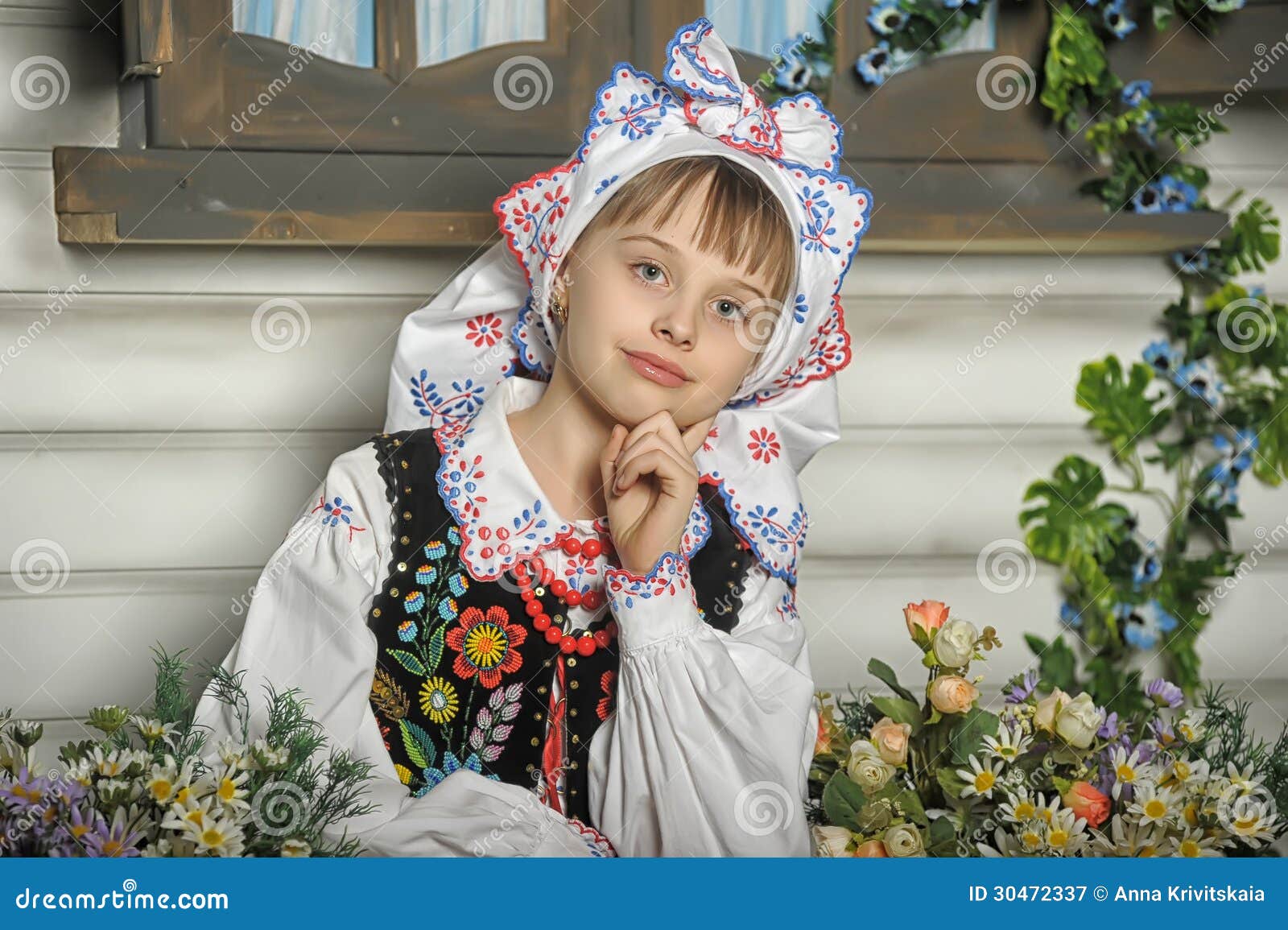 Muchacha En Traje Nacional Polaco Imagen de archivo - Imagen de ...