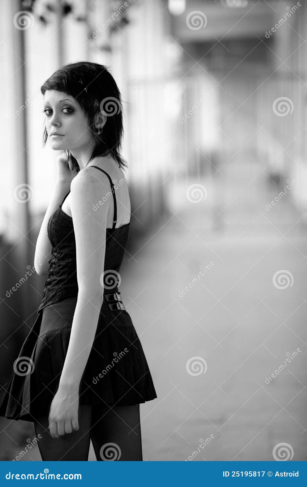 Muchacha gótica joven imagen de archivo. Imagen de punky - 25195817