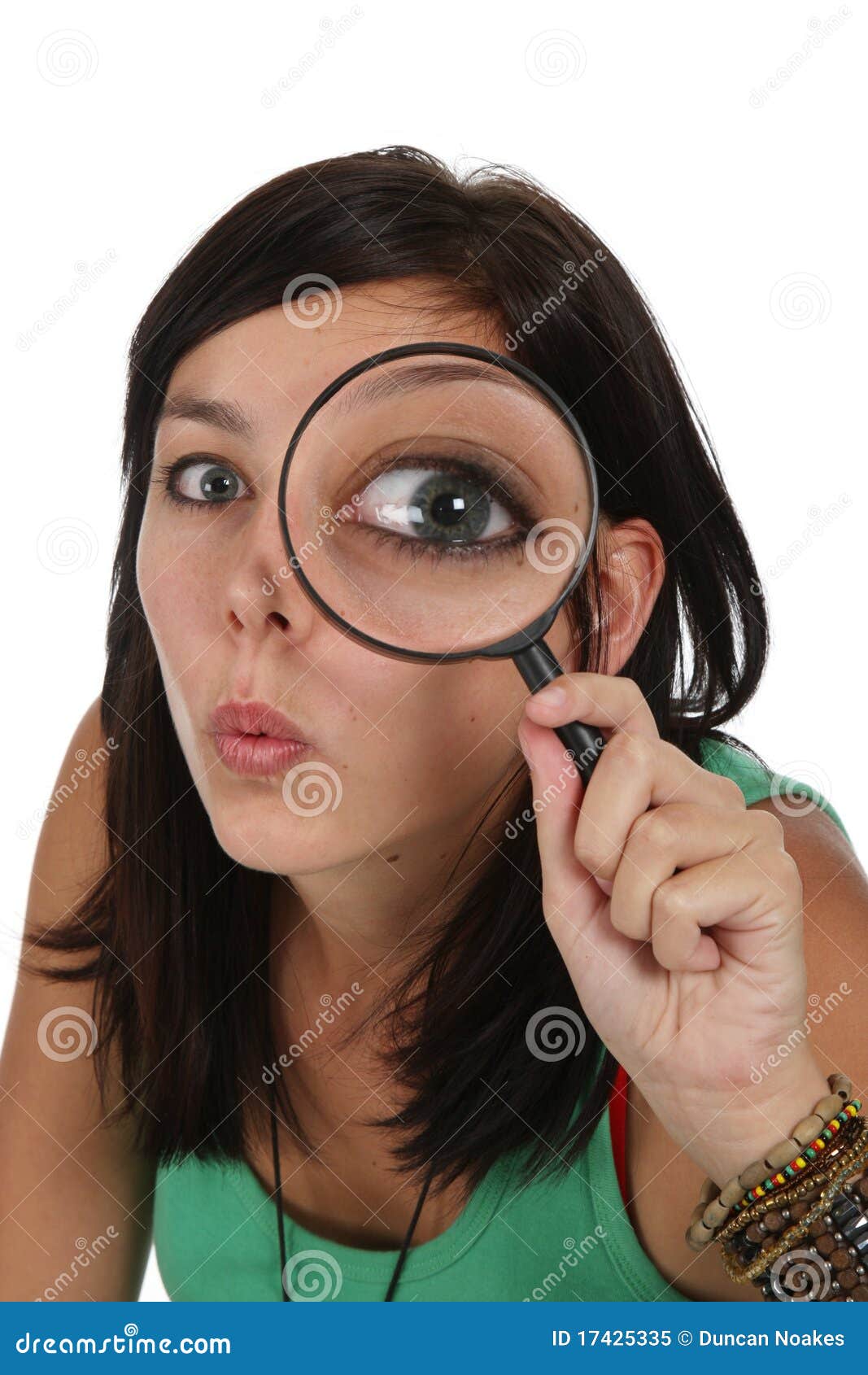 Muchacha Hermosa Con La Lupa Imagen de archivo - Imagen de encantador ...