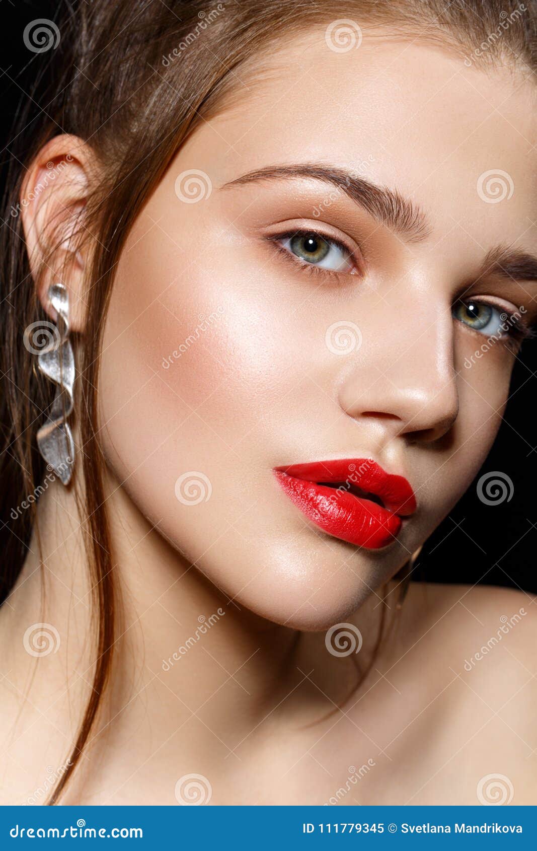 Muchacha Hermosa Con Los Labios Rojos Imagen de archivo - Imagen de ...