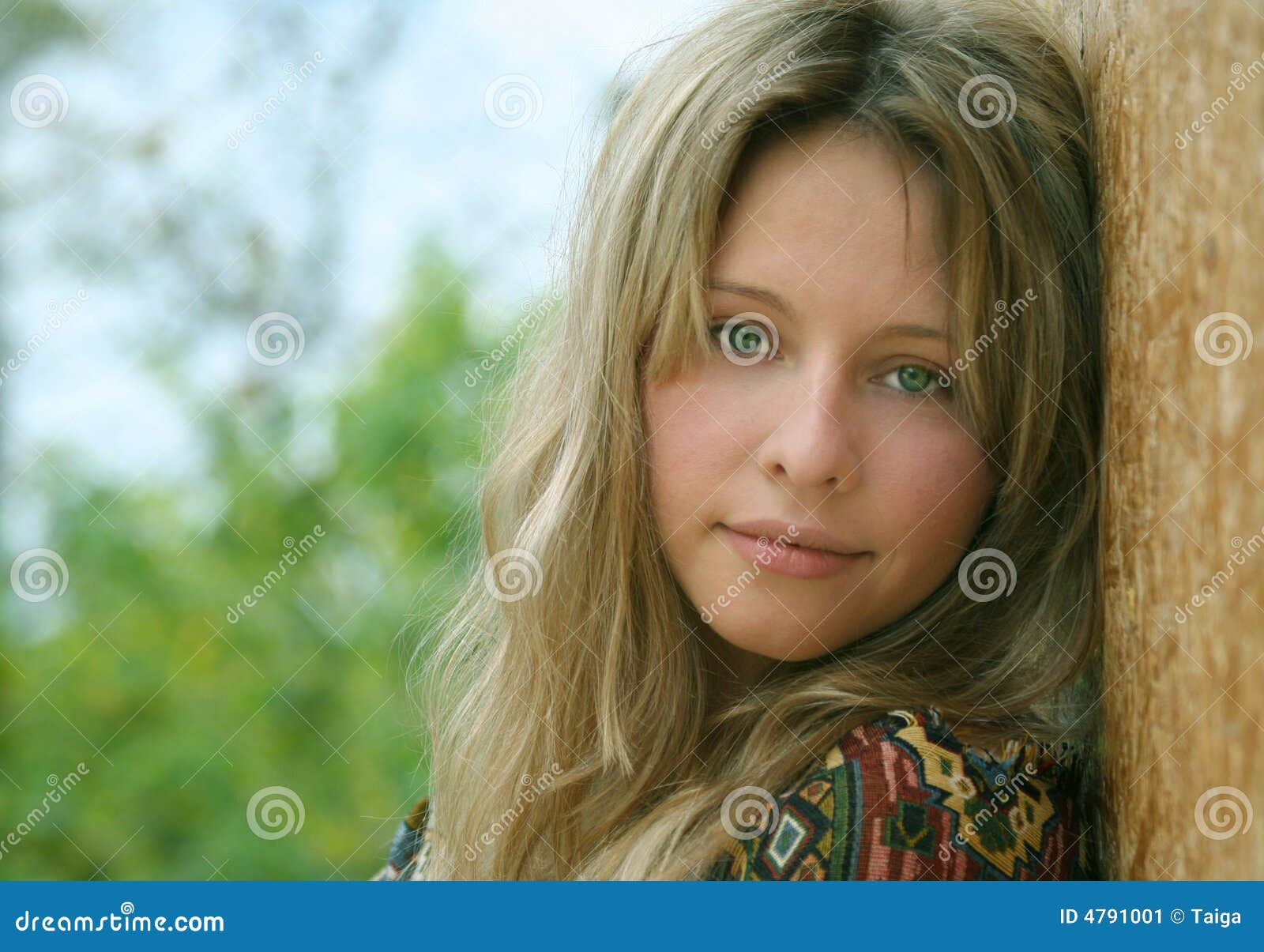Muchacha hermosa joven imagen de archivo. Imagen de manera - 4791001