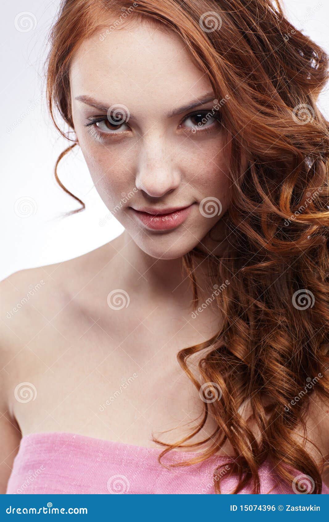 Muchacha pecosa hermosa foto de archivo. Imagen de cosméticos - 15074396