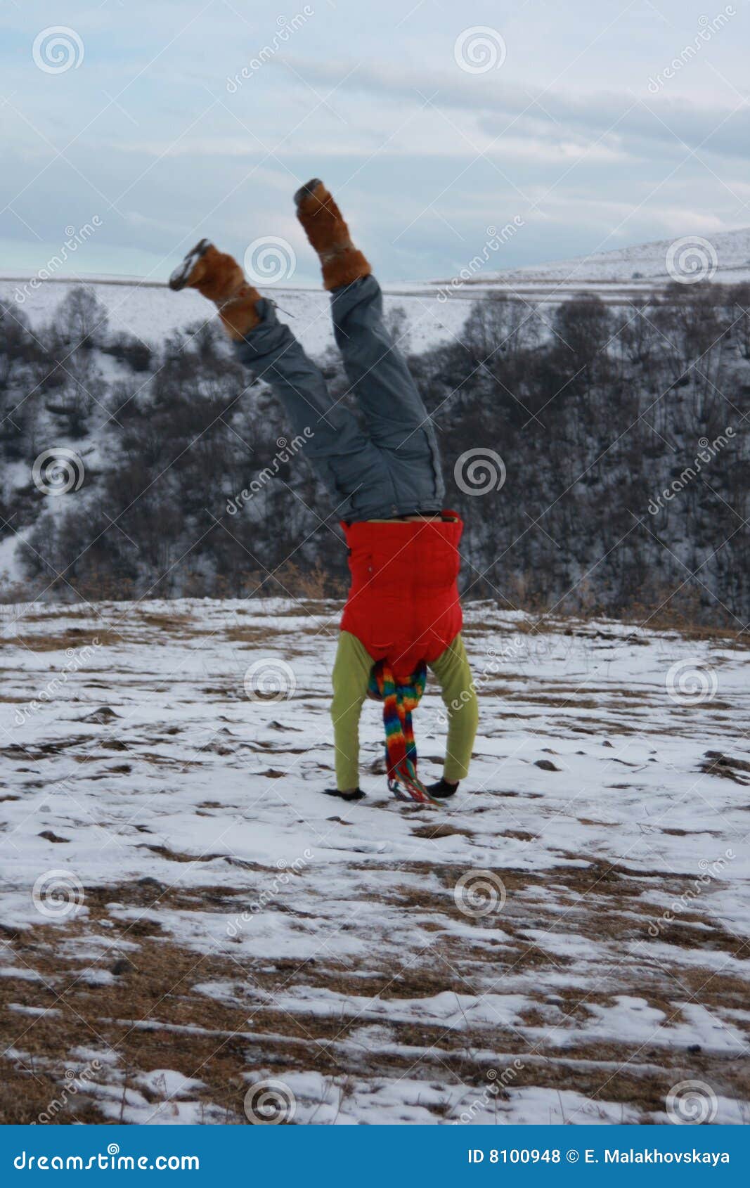 Muchacha Que Hace Handstand Foto de archivo - Imagen de helado ...
