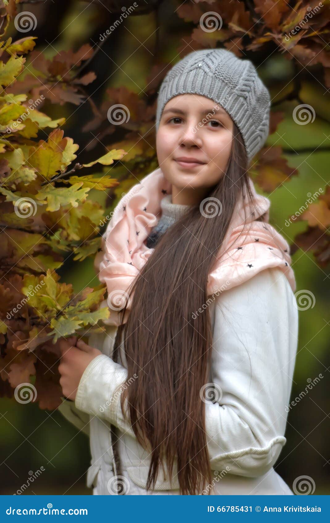 Muchacha Rusa De Pelo Largo Linda Imagen de archivo - Imagen de elegir ...