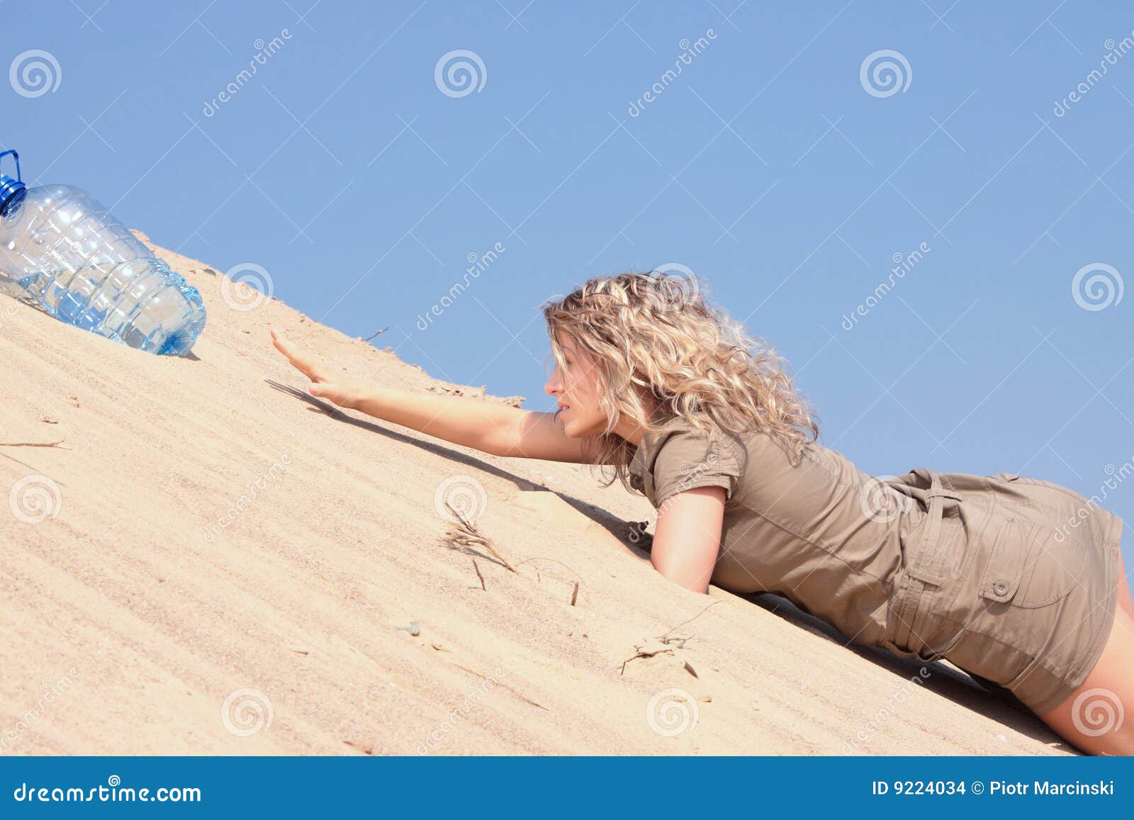 Muchacha Sedienta Que Busca El Agua Foto de archivo - Imagen de triste ...