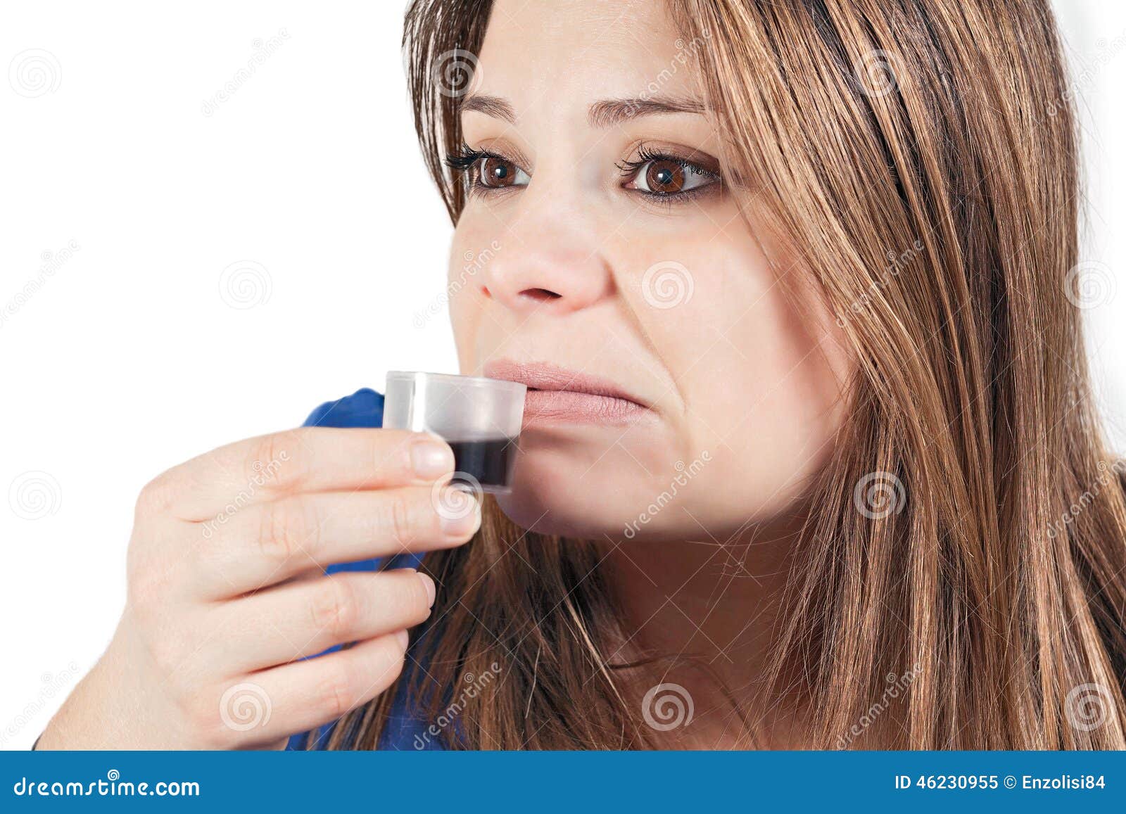 Muchacha Y Medicina Repugnante Imagen de archivo - Imagen de garganta ...