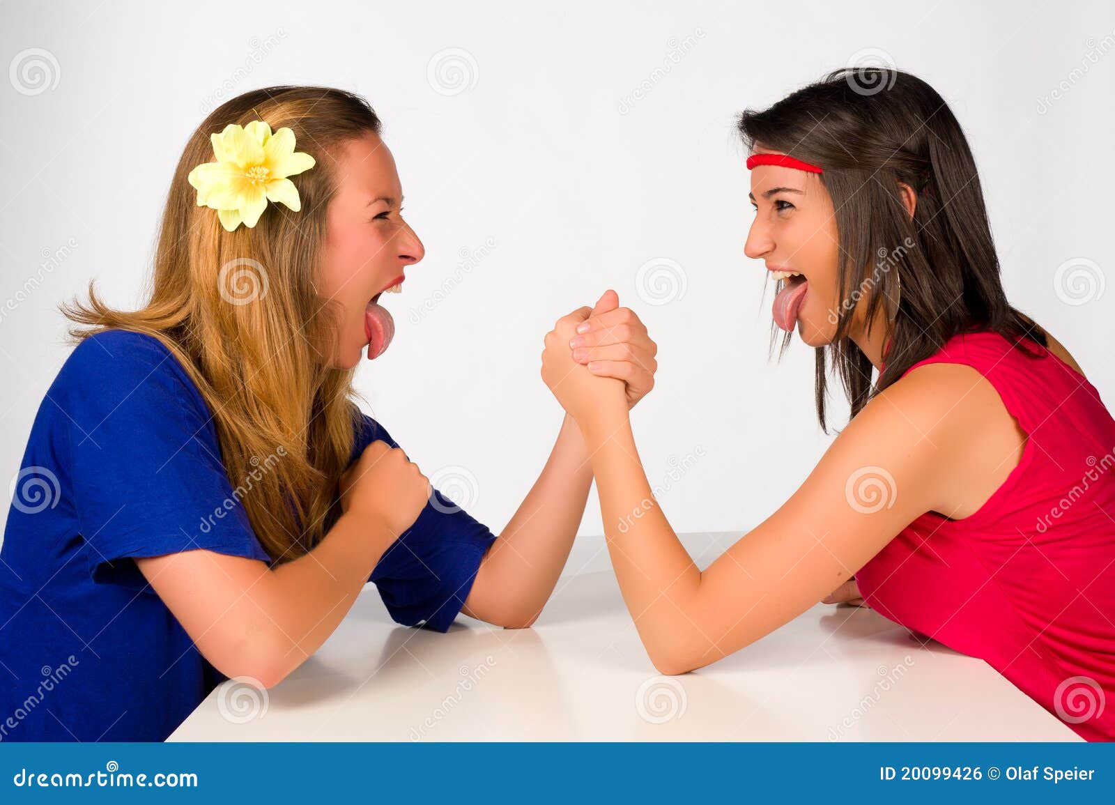 Muchachas locas foto de archivo. Imagen de argumento - 20099426