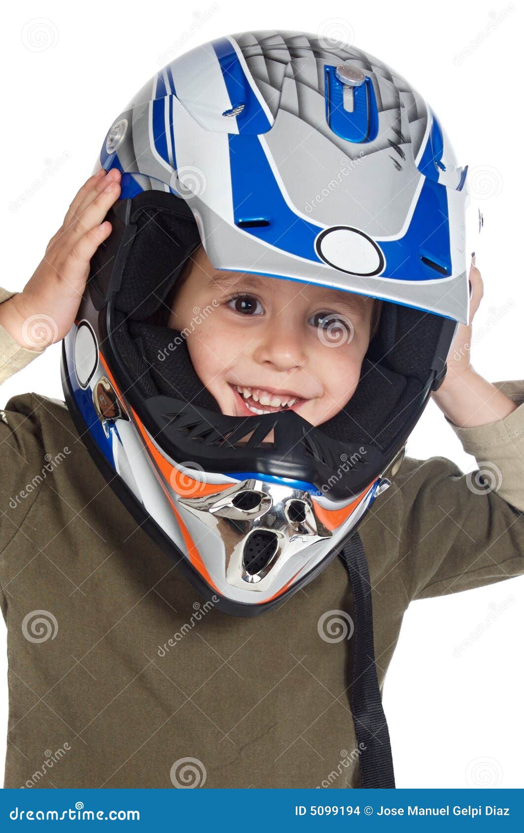 Muchacho Adorable Con Un Casco En La Pista Foto de archivo - Imagen de ...