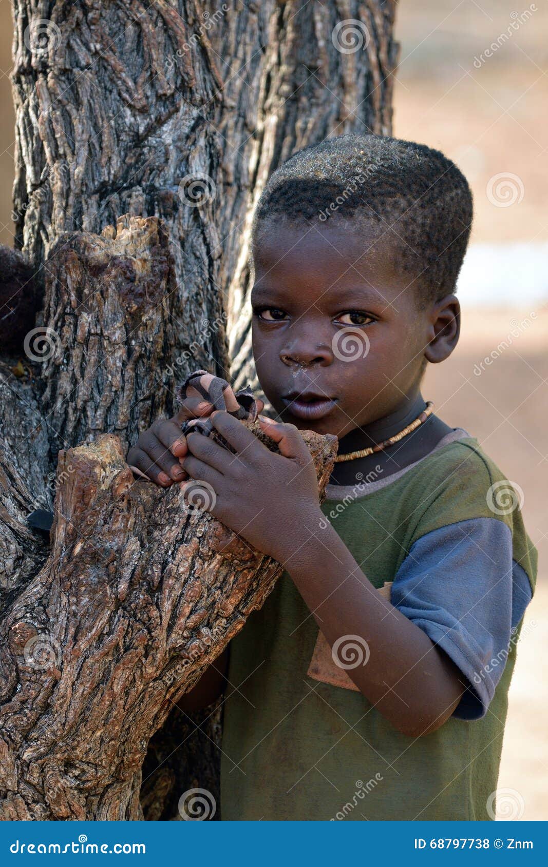 Muchacho de Himba, Namibia foto de archivo editorial. Imagen de ...