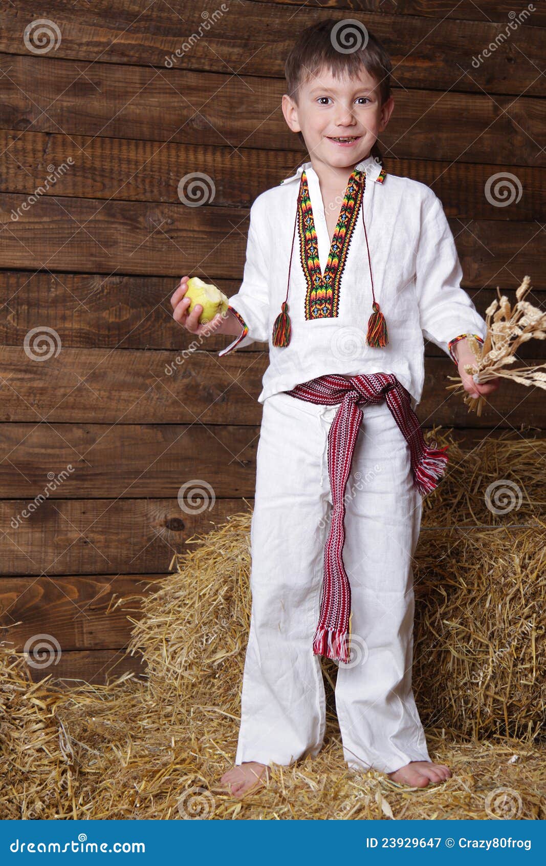 Muchacho En Del Este Tradicional - Ropa Europea Imagen de archivo ...