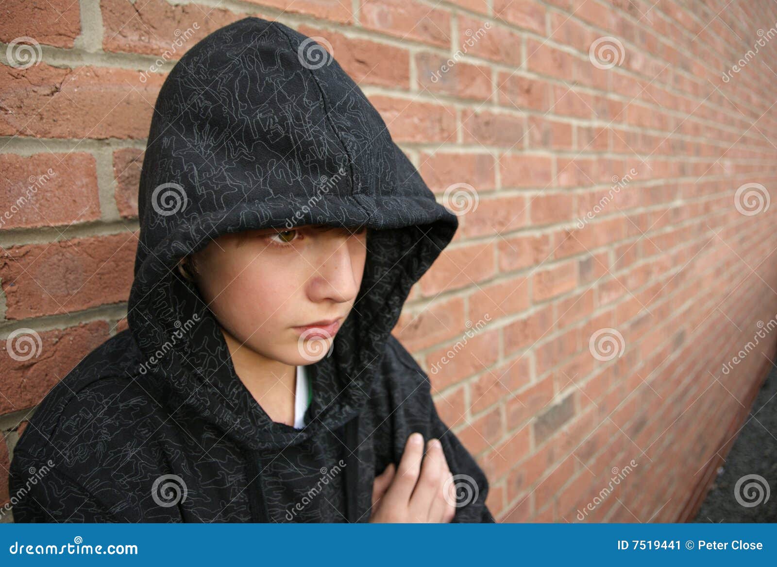 Muchacho En Tapa Encapuchada Imagen de archivo - Imagen de ocasional ...