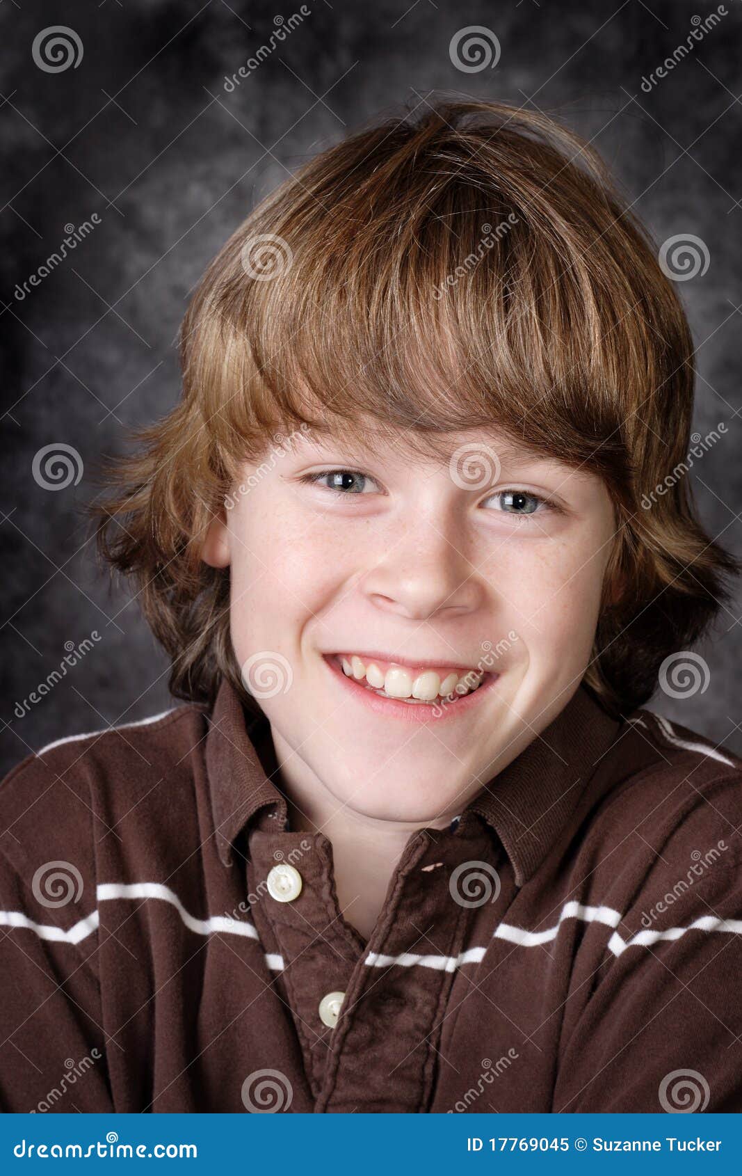 Muchacho feliz imagen de archivo. Imagen de lindo, feliz - 17769045