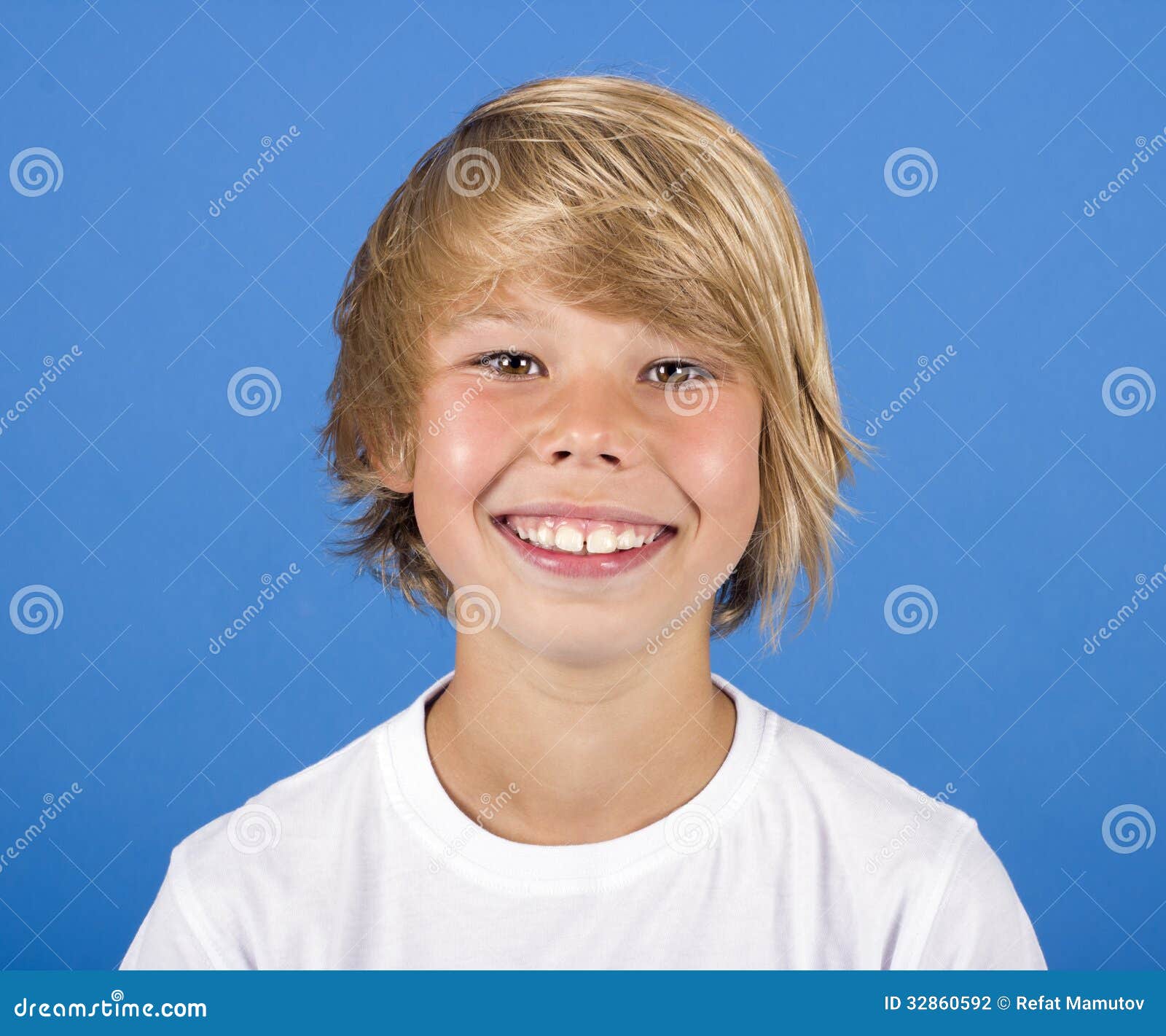 Muchacho Feliz Joven Adorable Foto de archivo - Imagen de pelo, hermoso ...