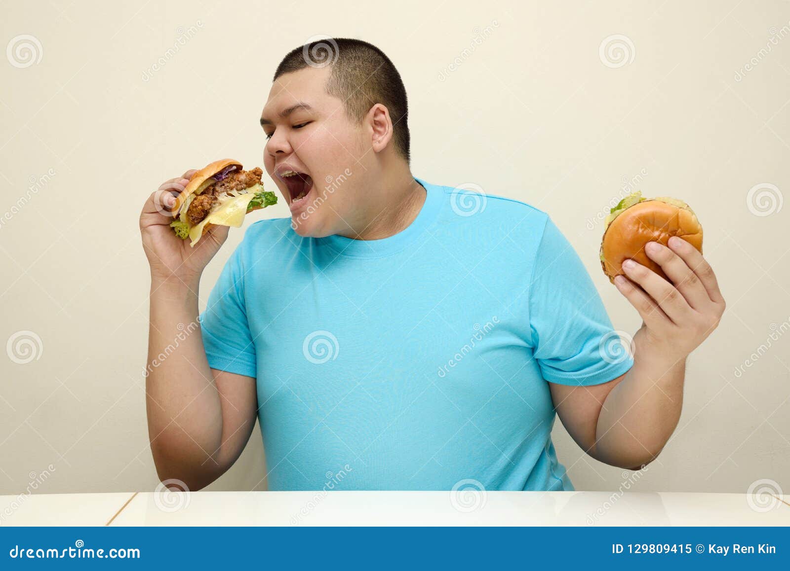 Muchacho Gordo, Junk Food, Malsano Imagen de archivo - Imagen de ...