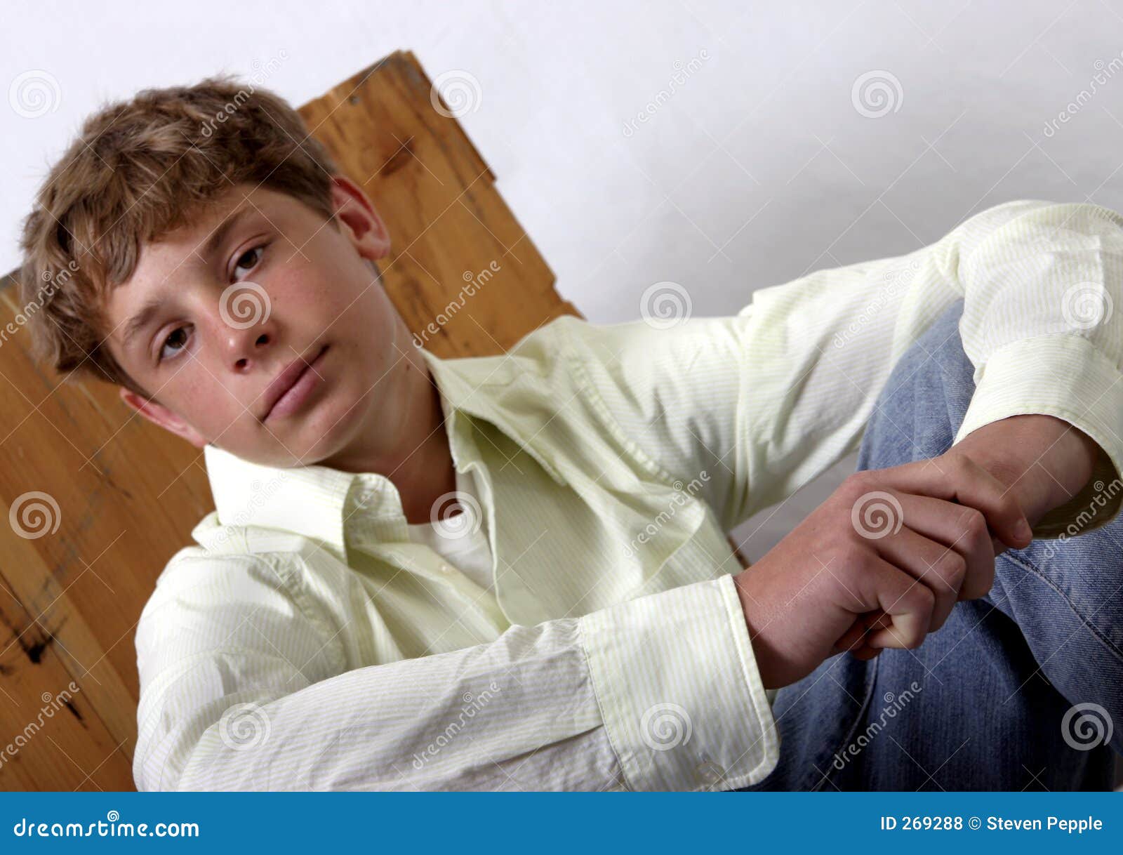 Muchacho hermoso foto de archivo. Imagen de hermoso, hombre - 269288