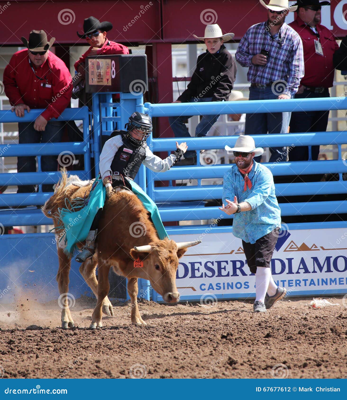 Muchacho Joven Que Monta Un Toro En Rodeo Fotografía editorial - Imagen ...