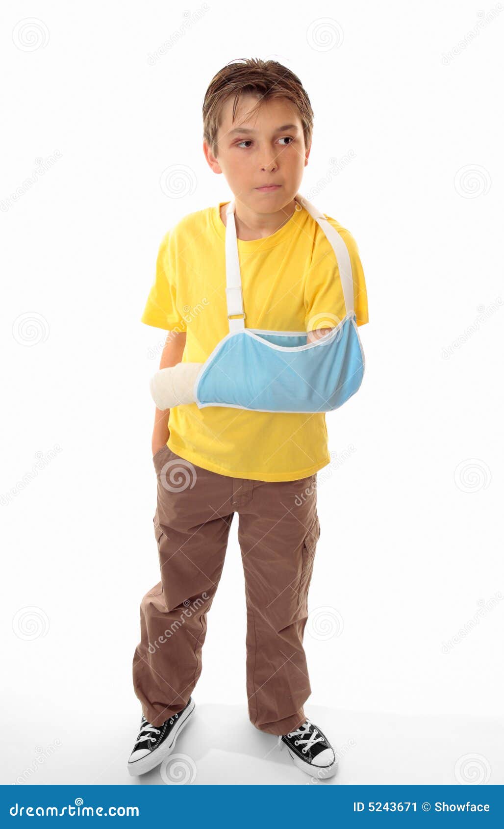 Muchacho Lastimado En Honda Del Brazo Imagen de archivo - Imagen de ...